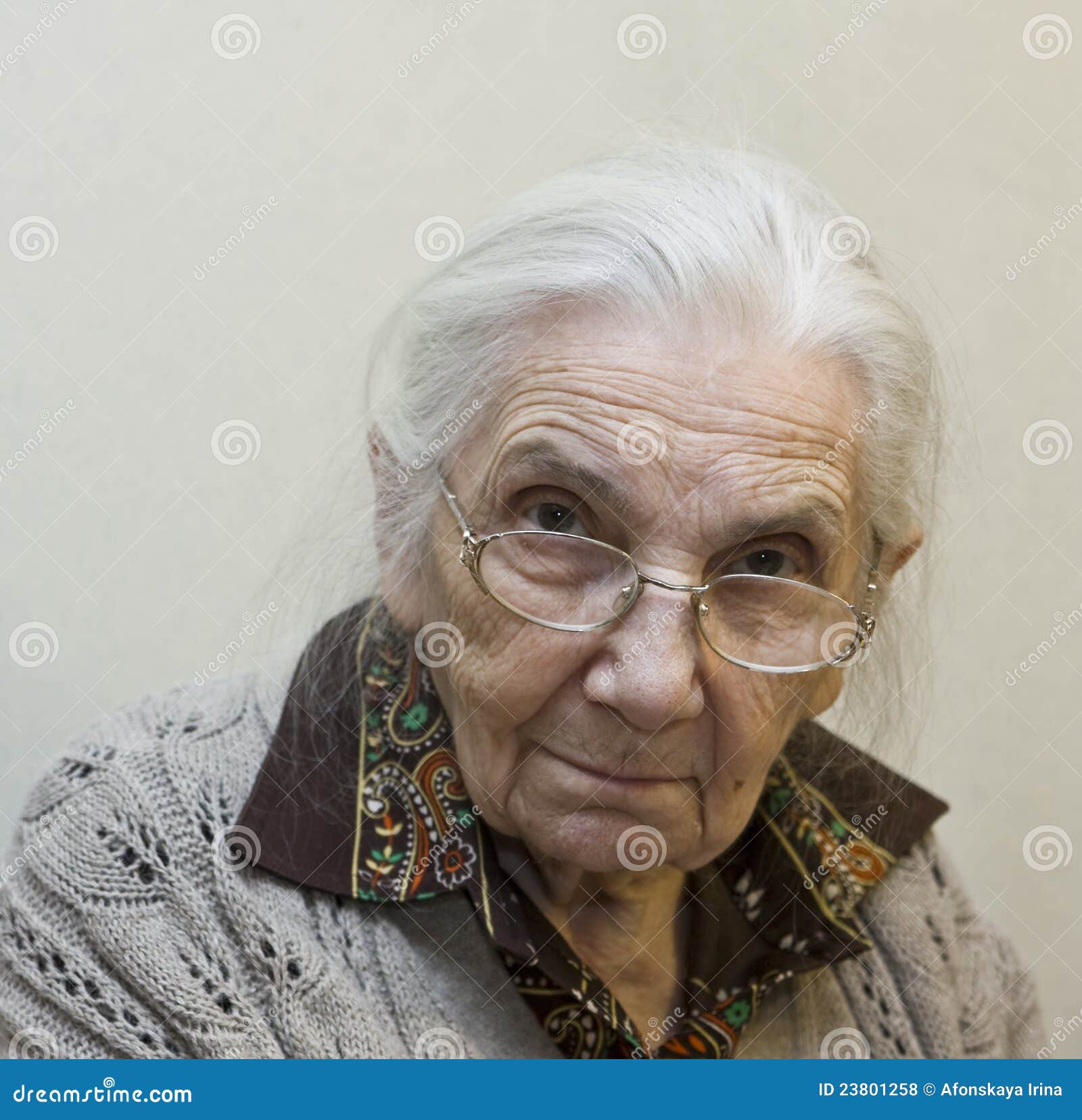 Signora anziana fotografia stock. Immagine di donna, età - 23801258