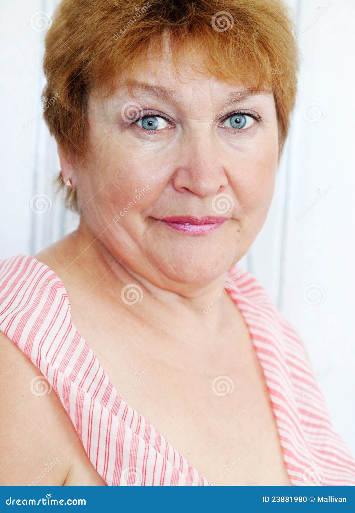 Signora anziana fotografia stock. Immagine di solitario - 23881980