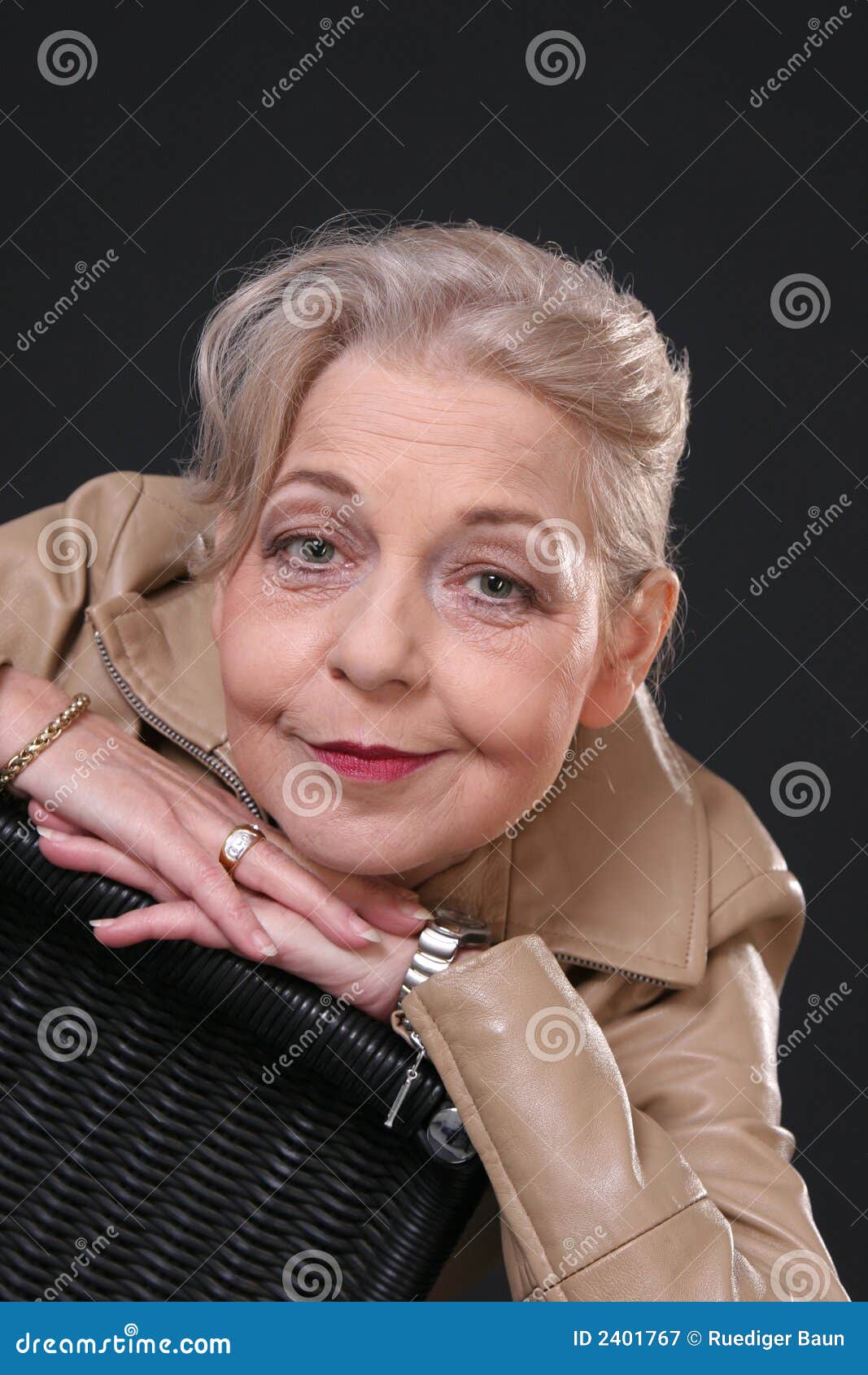 Signora bella immagine stock. Immagine di lifestyle, femmina - 2401767