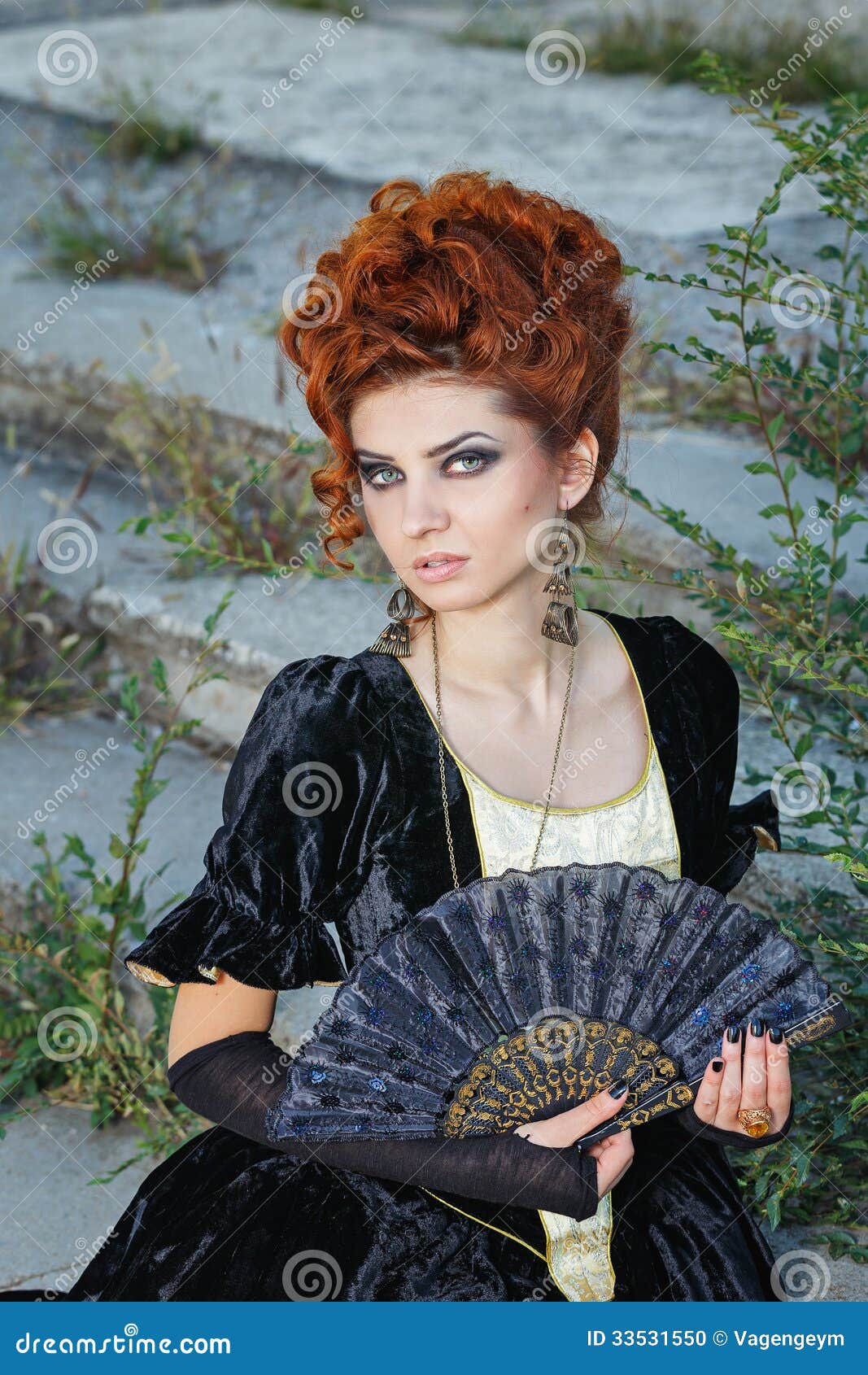 Signora dai capelli rossi fotografia stock. Immagine di ventilatore ...