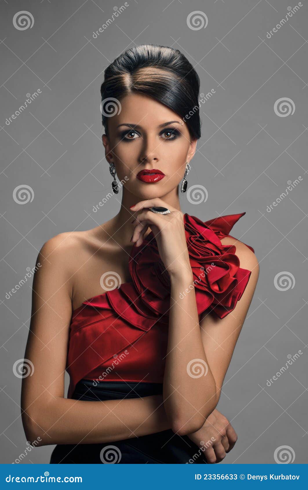 Signora elegante immagine stock. Immagine di capelli - 23356633