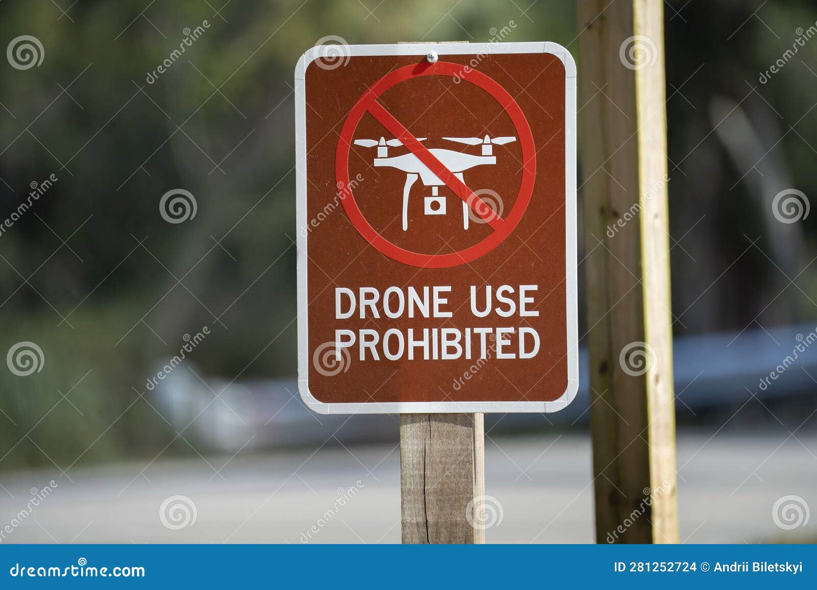 Signpost With Warning About Drone Usage Prohibition In State Park ...