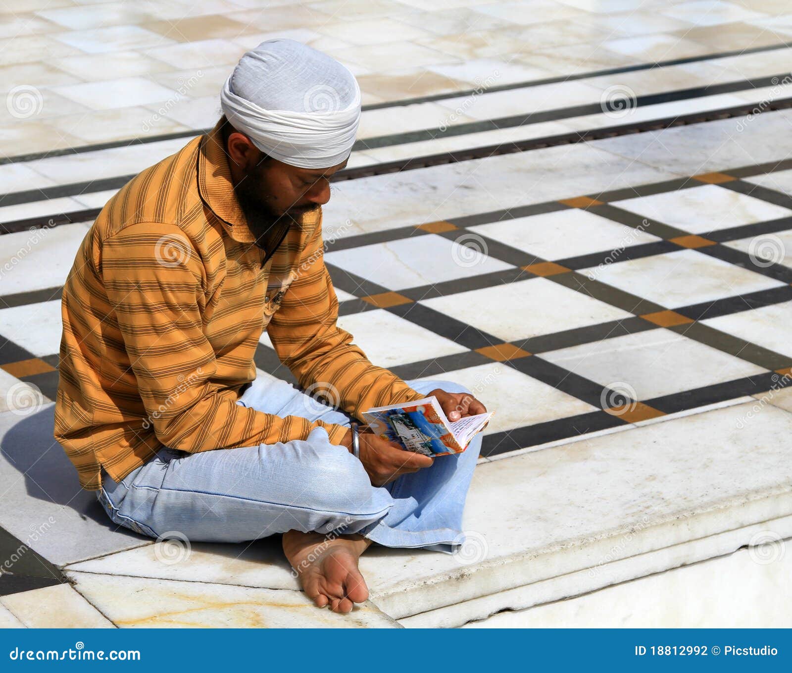 Sikh devotee editorial photography. Image of india, shadow - 18812992