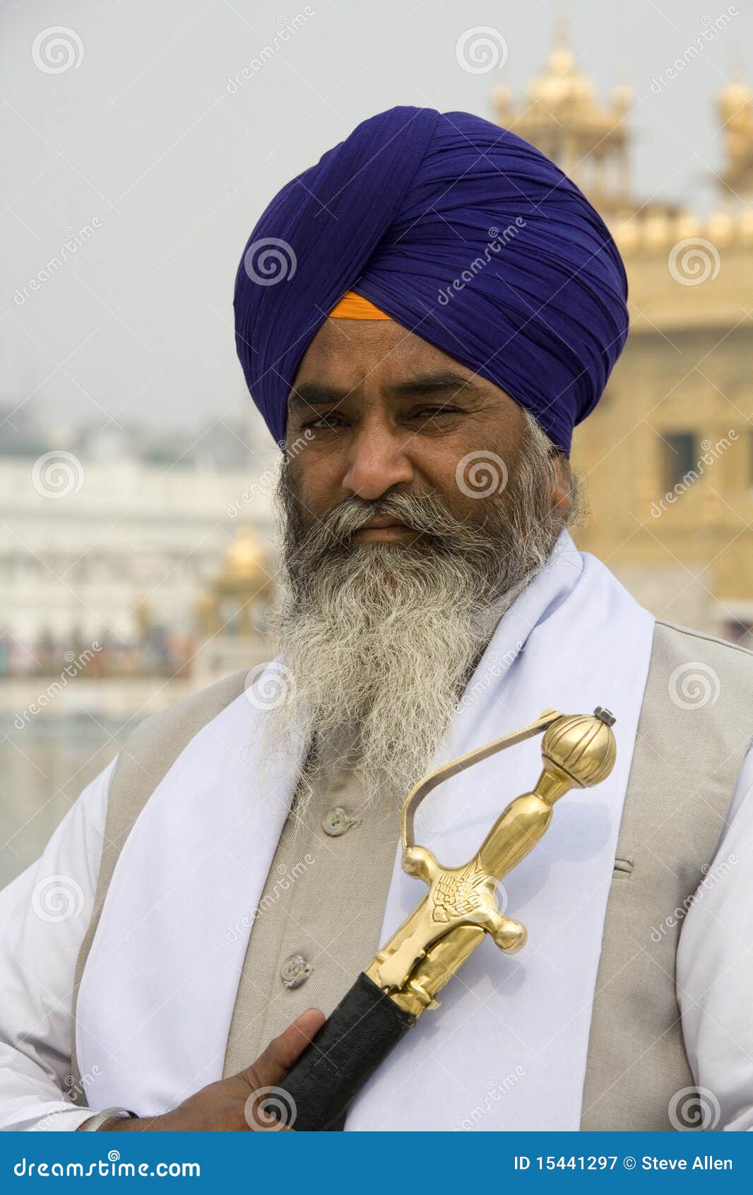 Sikh Man - Golden Temple - Amritsar - India Editorial Photography ...