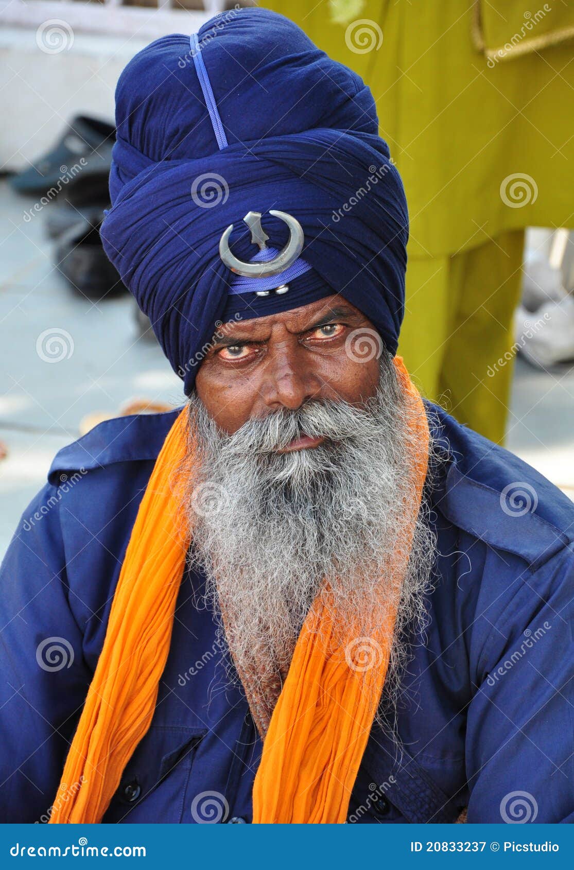 Sikh Warrior With Weapon At Golden Temple, Amritsar Editorial Photo ...