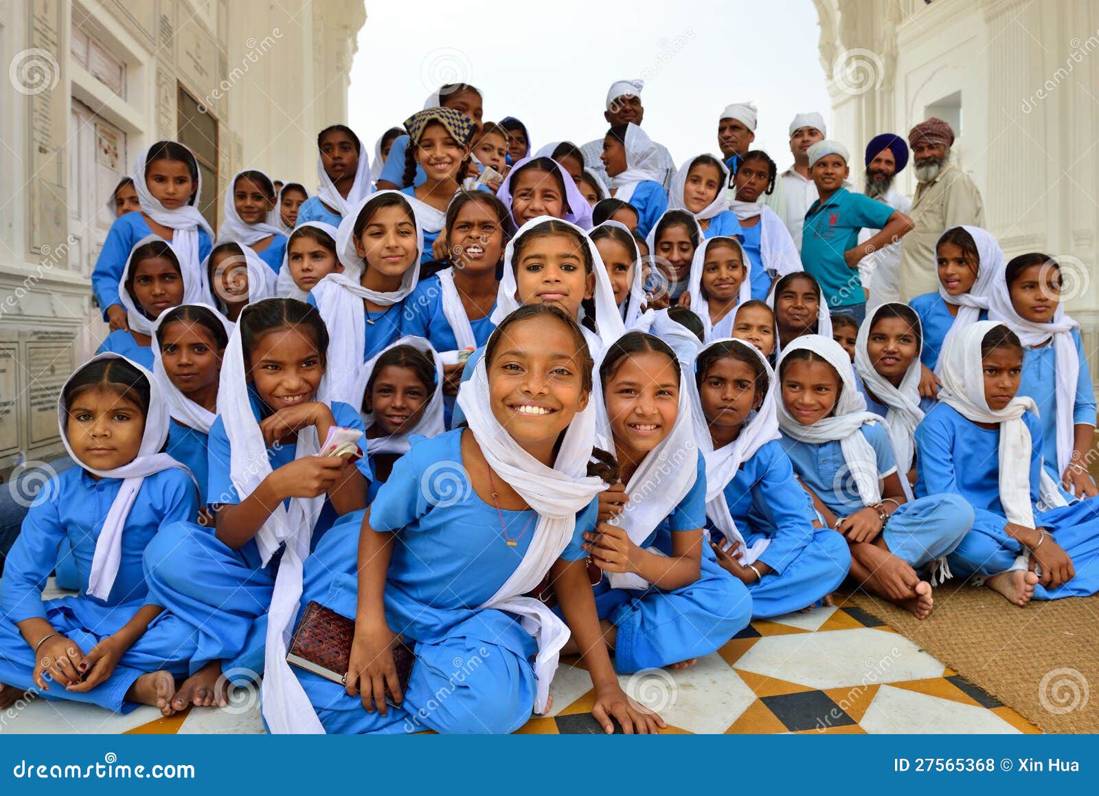 Sikh Young Students in the Golden Temple, Amritsar Editorial Stock ...