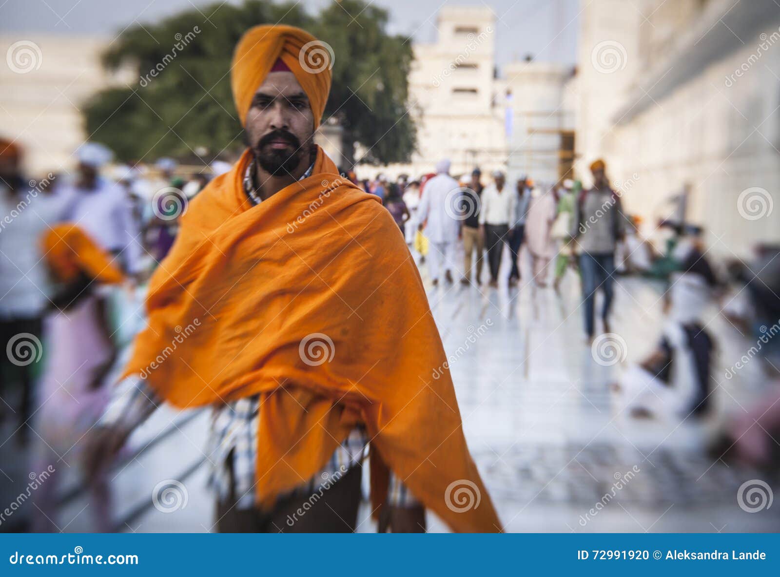Sikhs E Povos Do Indiano Que Visitam O Templo Dourado Imagem Editorial ...