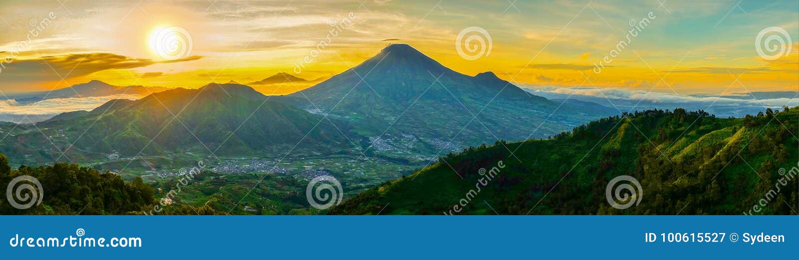 Sikunir hill sunrise stock image. Image of white, hill - 100615527