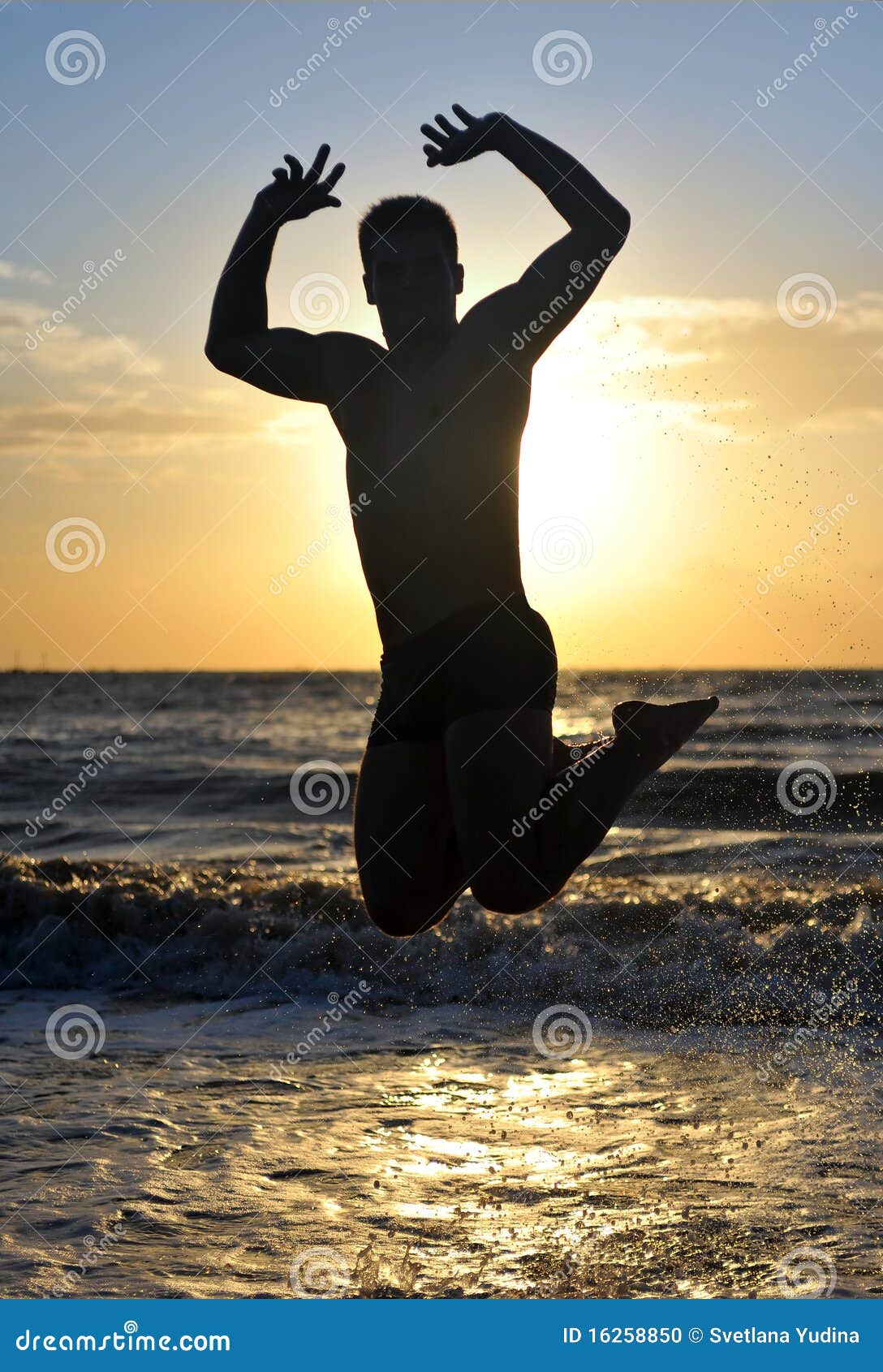 Silhouet Van Een Springende Mens Stock Foto - Image of vrijheid, sprong ...