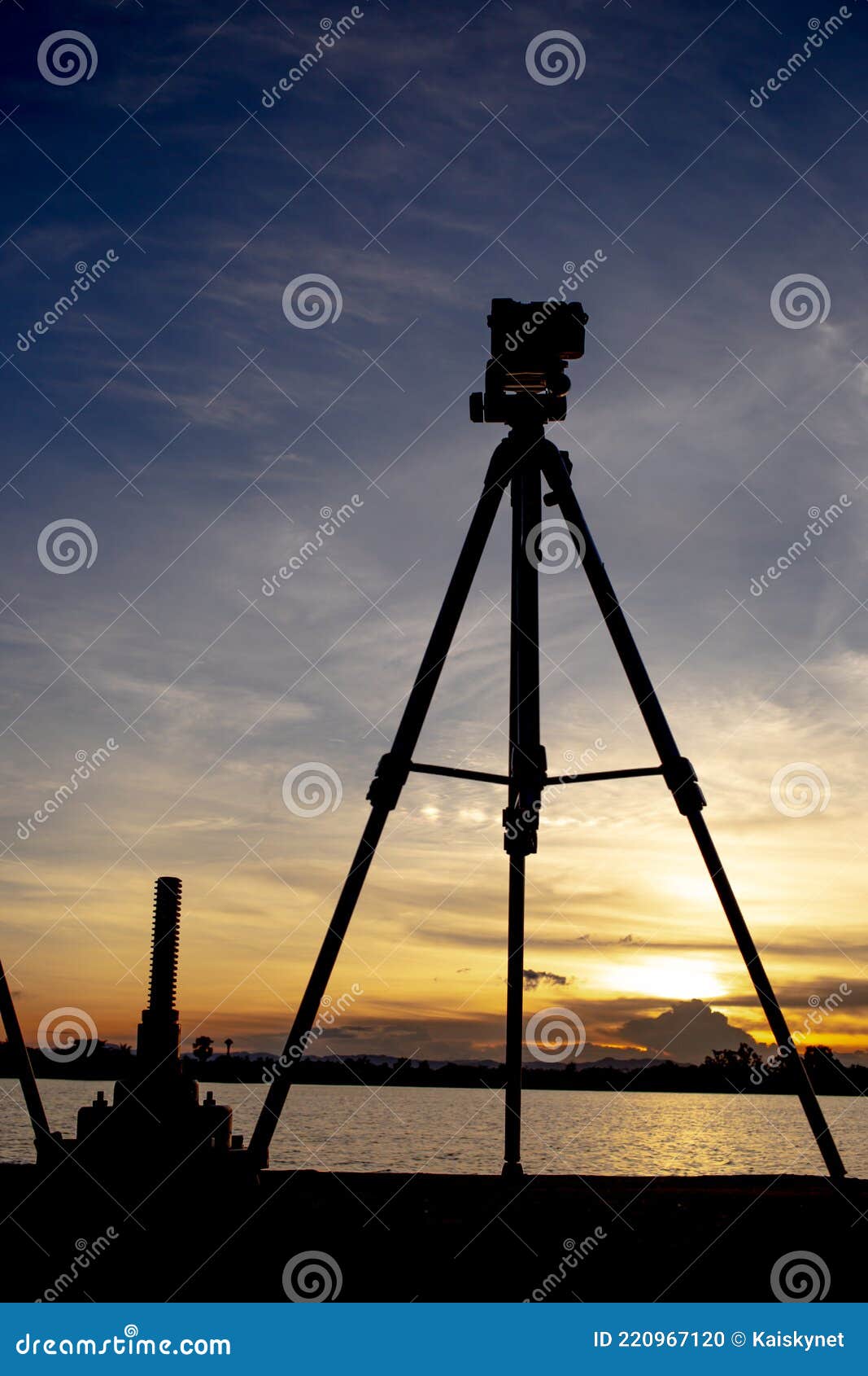 Silhouette Camera Man Royalty-Free Stock Photography | CartoonDealer ...