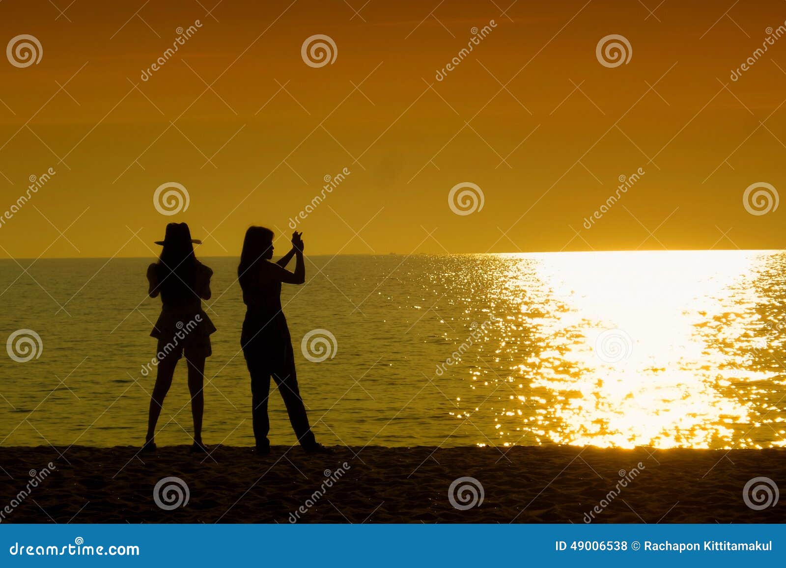 Silhouette De Deux Filles Photo Stock éditorial Image Du Plage 49006538