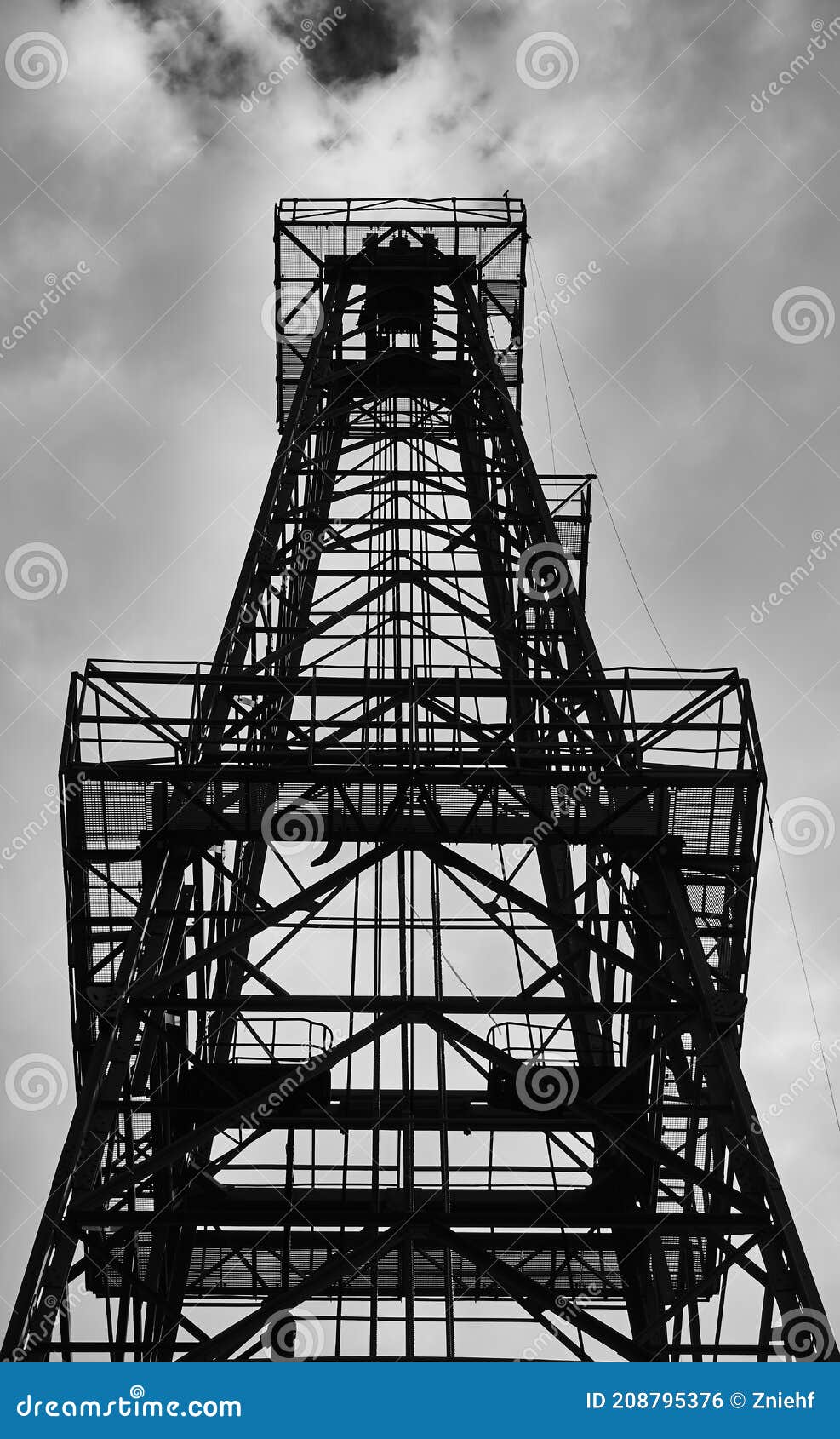 Silhouette of a Drilling Tower for Crude Oil in Front of a Cloudy Sky ...
