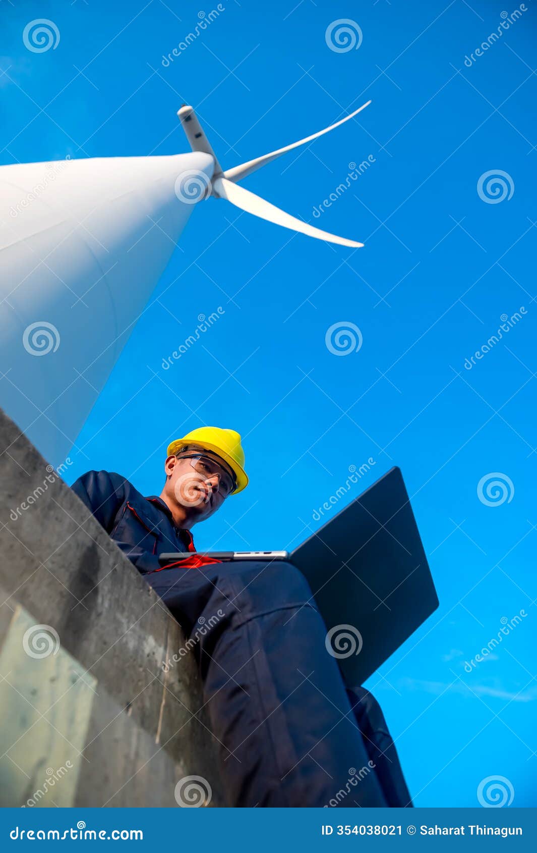 Working Of Turbine Engine Showing Aerodynamics Visualization And Thrust ...