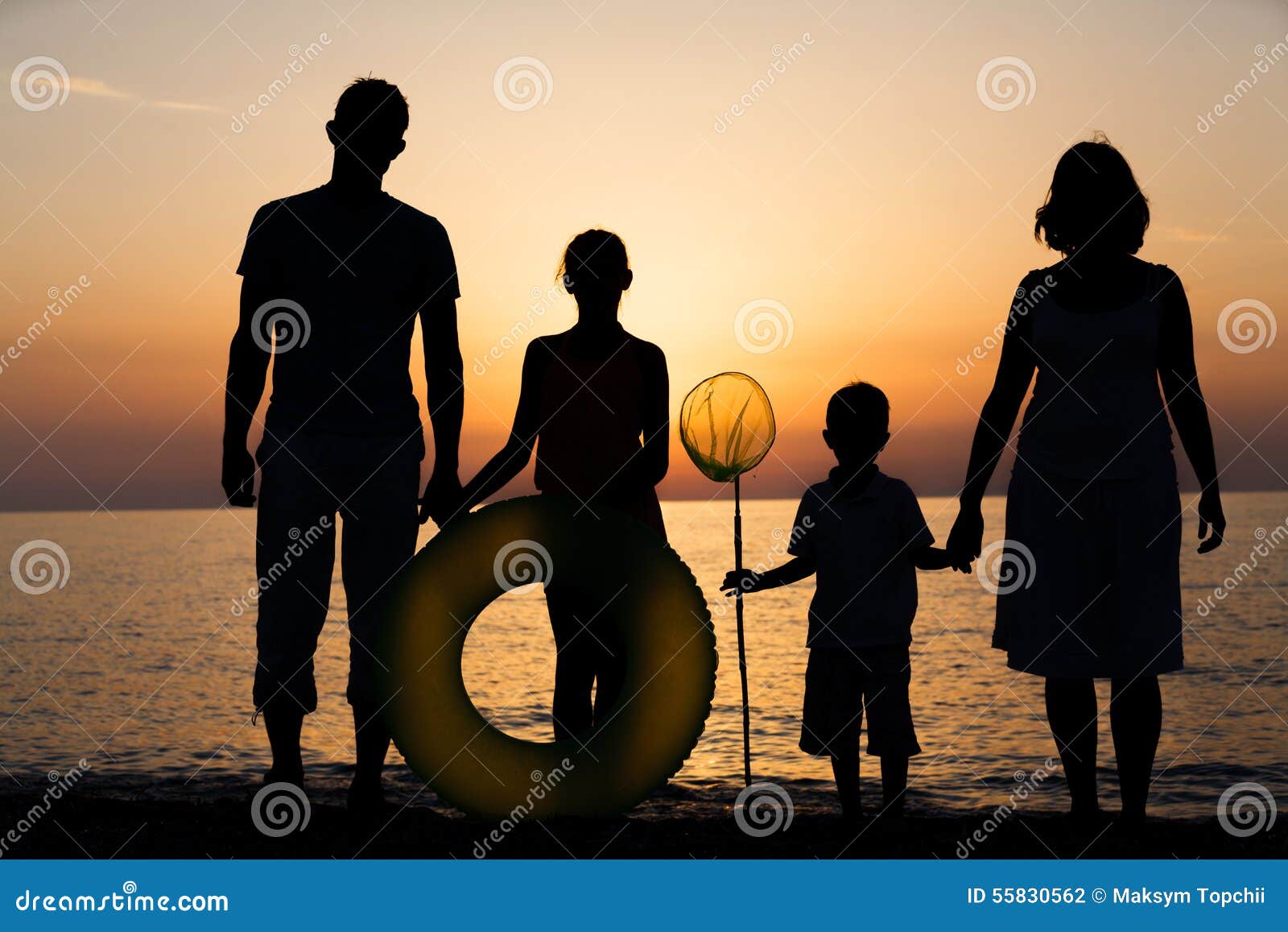 Silhouette of Family at the Beach Stock Photo - Image of cloud, family ...