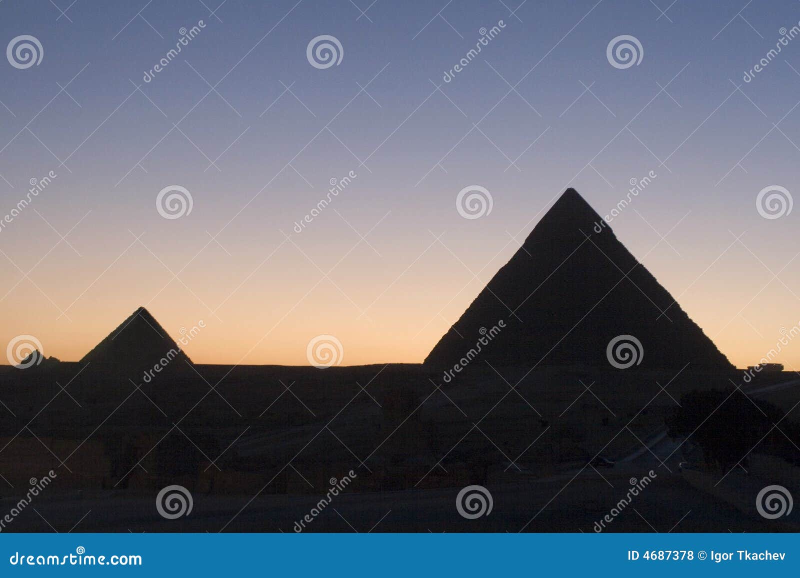 Silhouettes des pyramides photo stock. Image of antiquités - 4687378