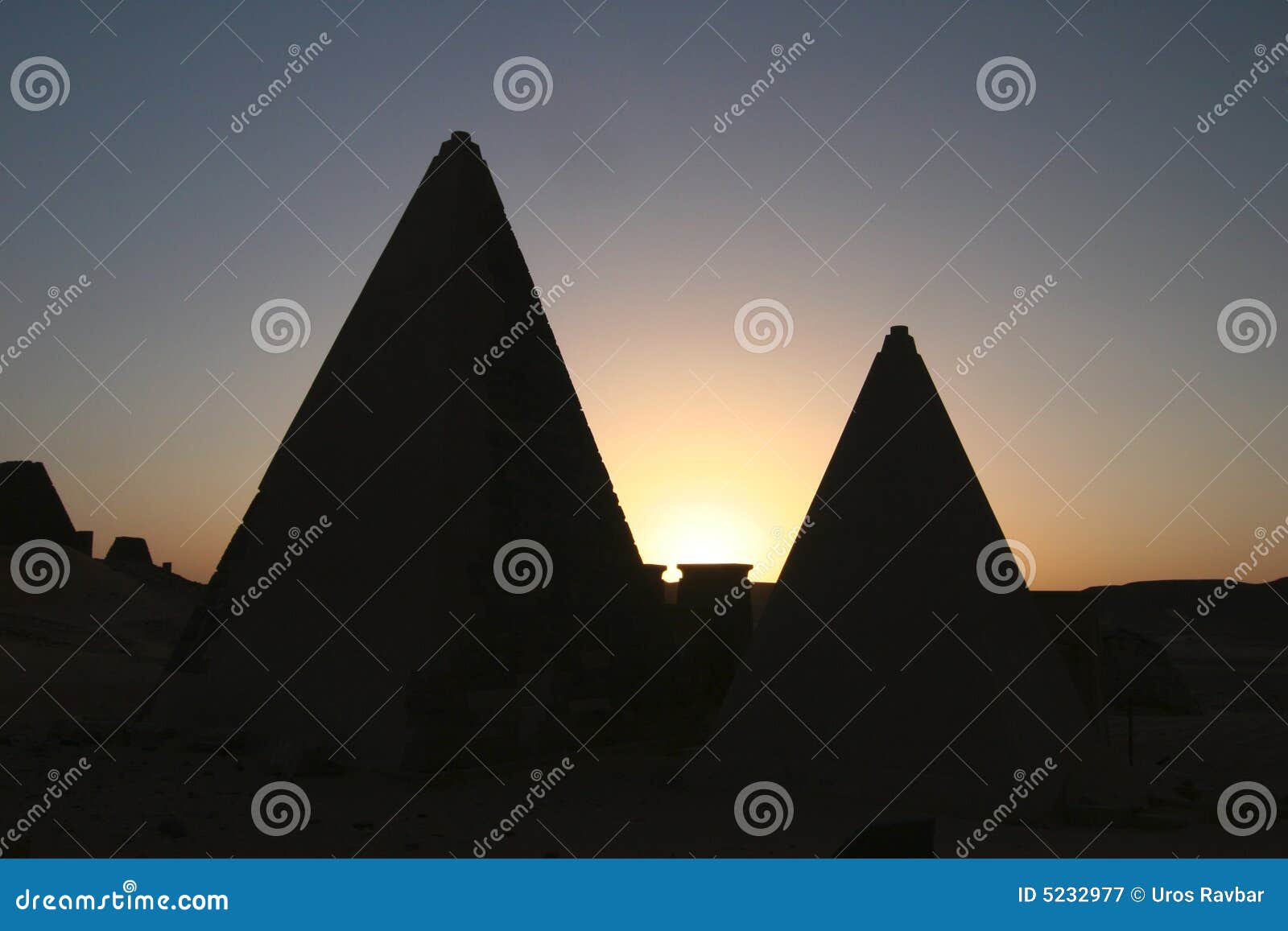 Silhouettes of Meroe Pyramids Stock Image - Image of monument, middle ...