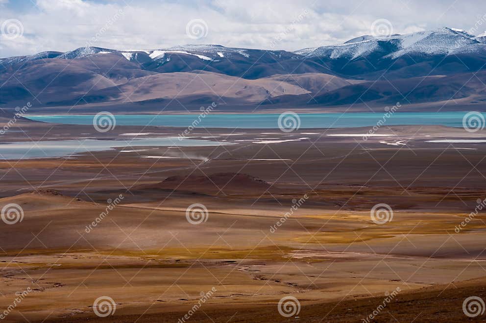 Siling Lake in Tibet stock photo. Image of lamaism, bank - 28351958