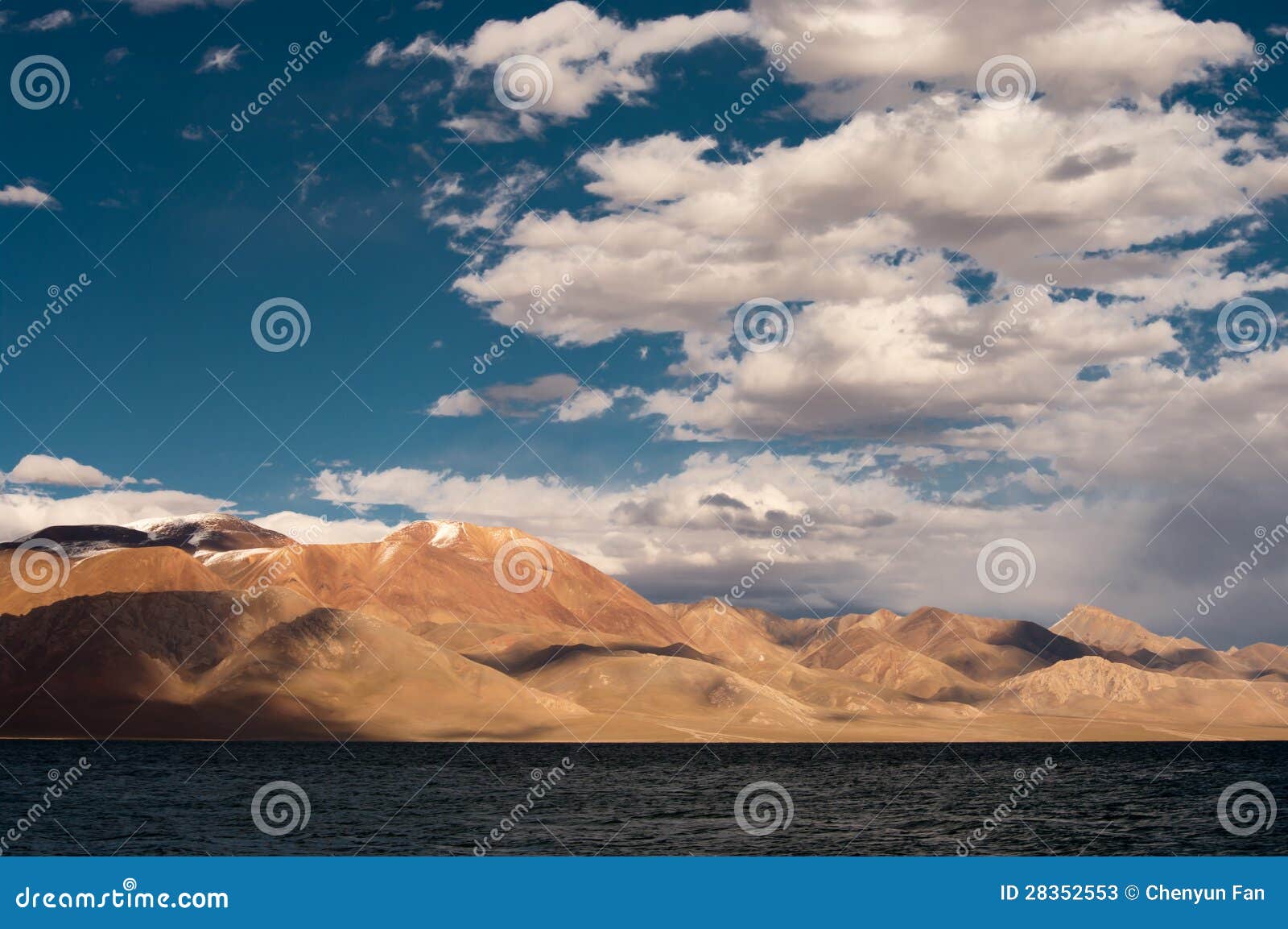 Siling Lake in Tibet stock image. Image of china, lake - 28352553