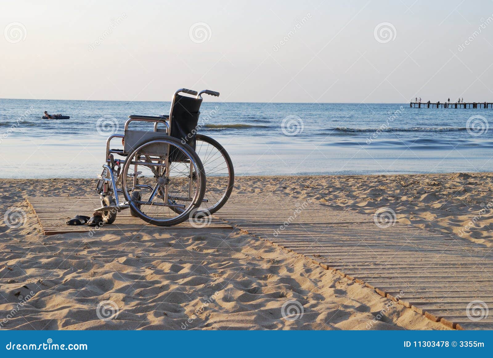 Sillón de ruedas foto de archivo. Imagen de medicina - 11303478