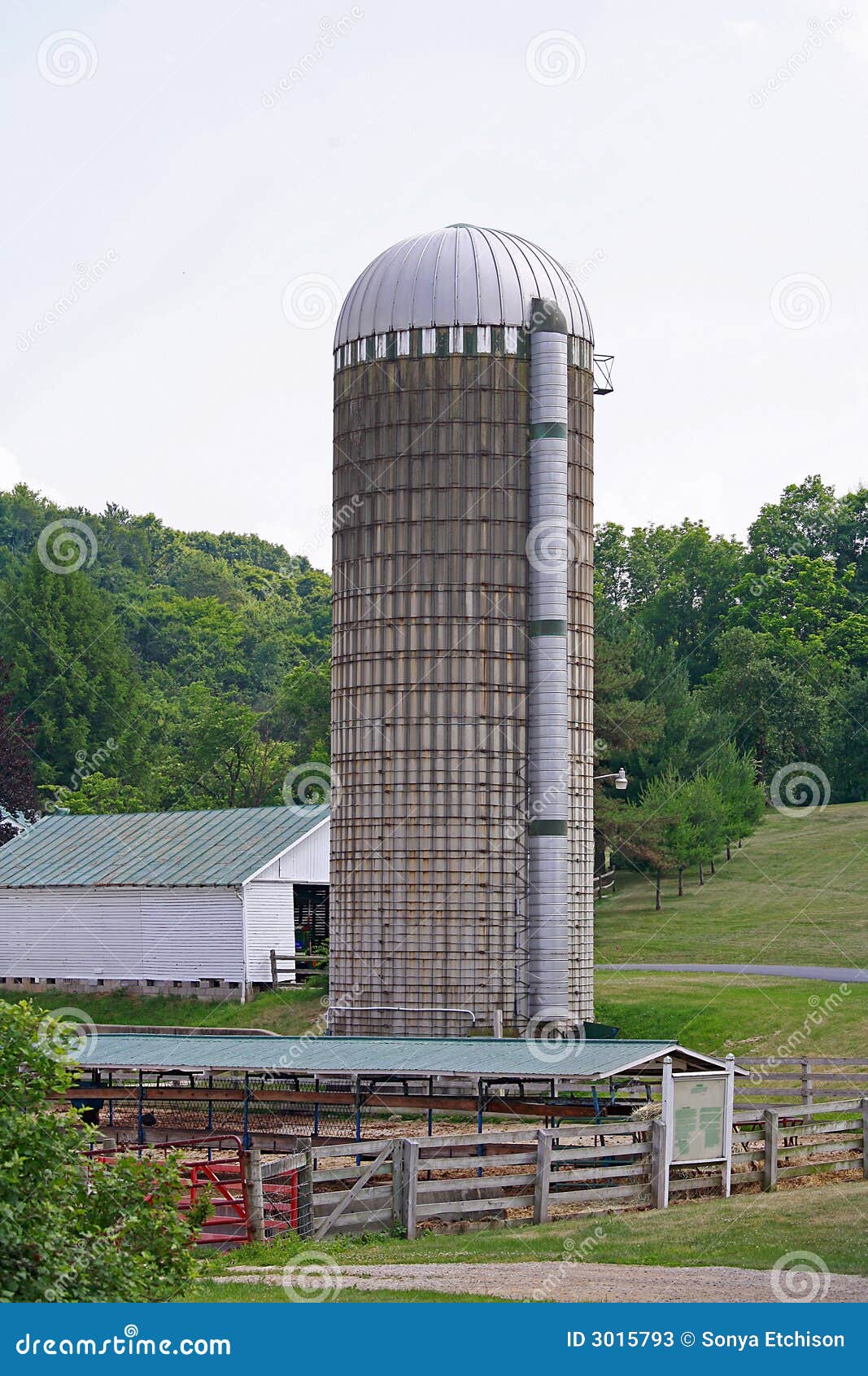 Old Silo Stock Photo | CartoonDealer.com #41597334