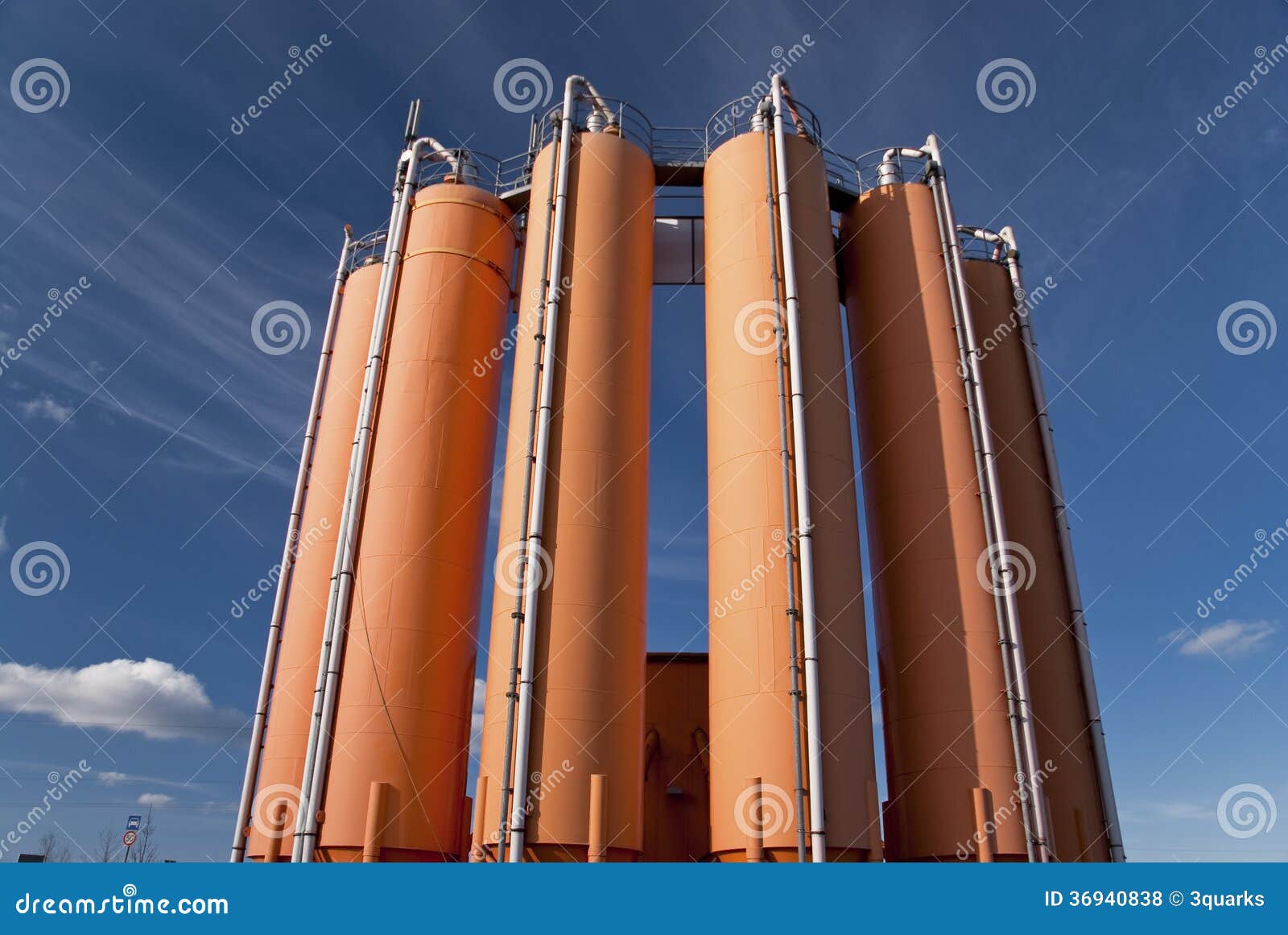 Silo foto de archivo. Imagen de industrial, silo, industria - 36940838