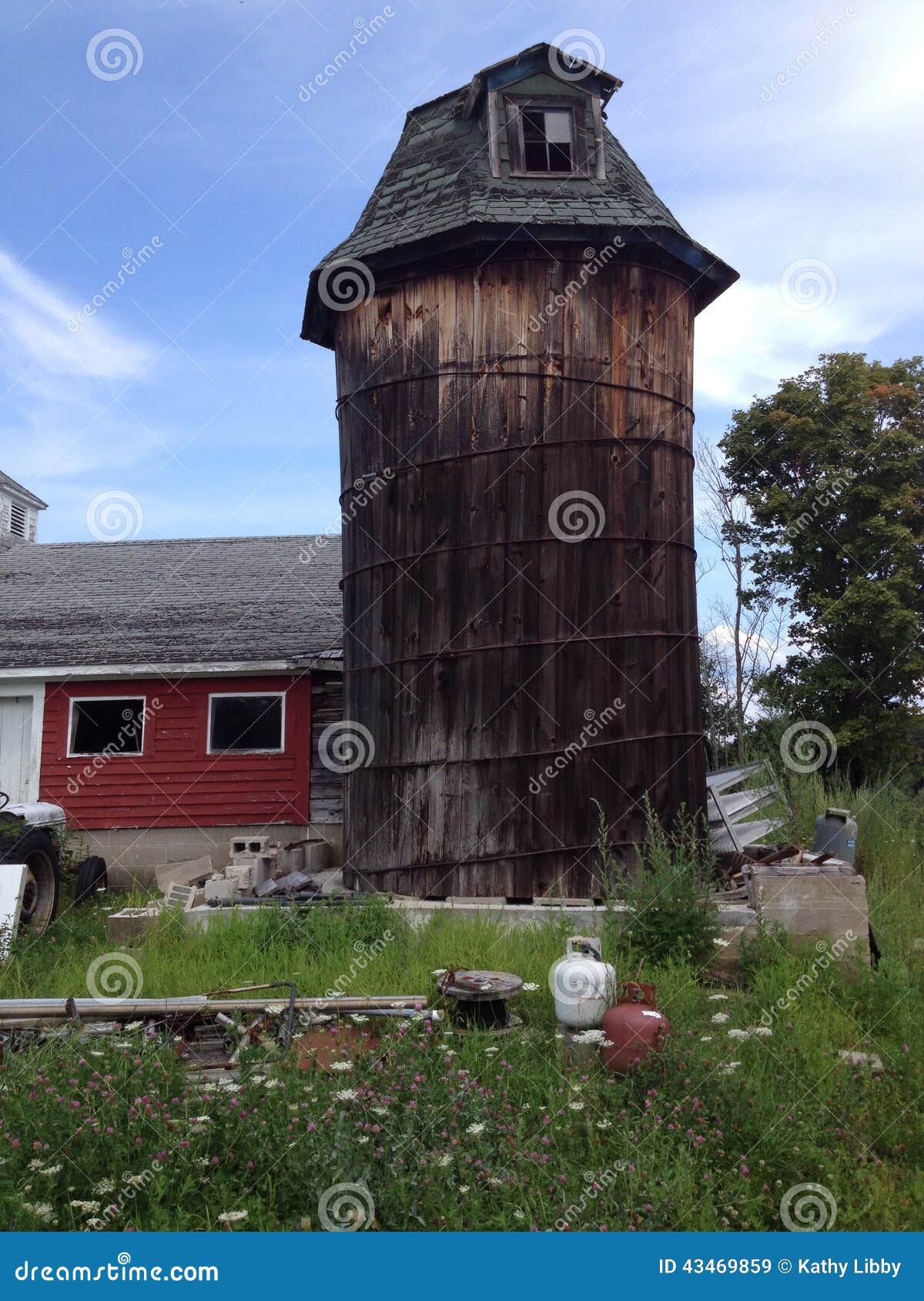 Silo de madeira imagem de stock. Imagem de velho, fazenda - 43469859