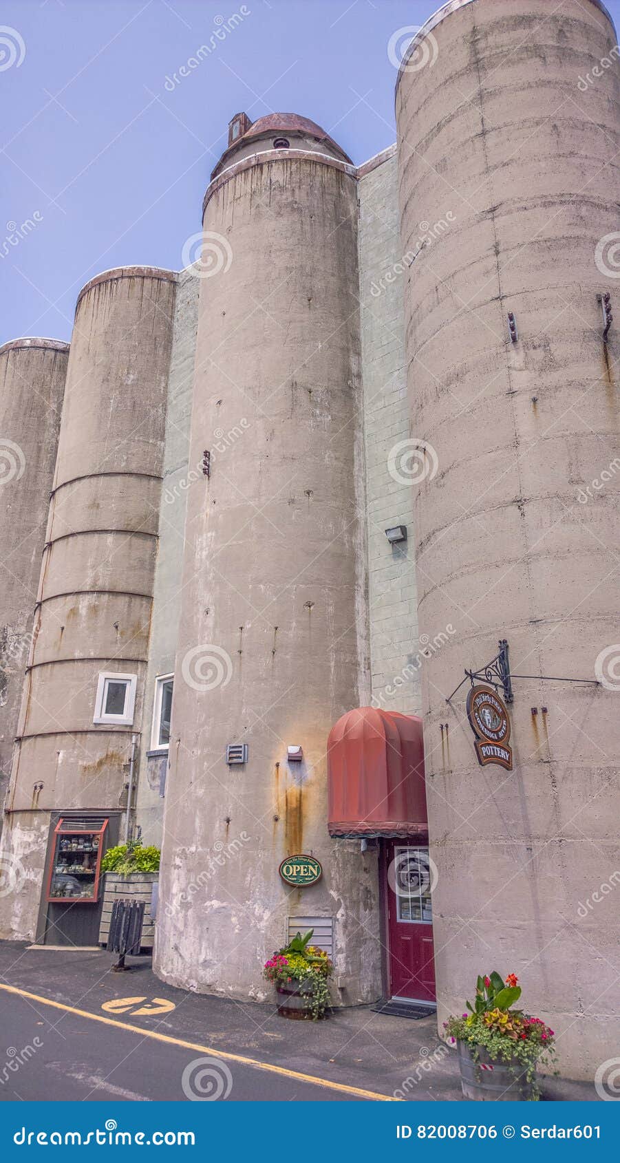 Silo editorial photo. Image of tower, feed, tours, concrete - 82008706