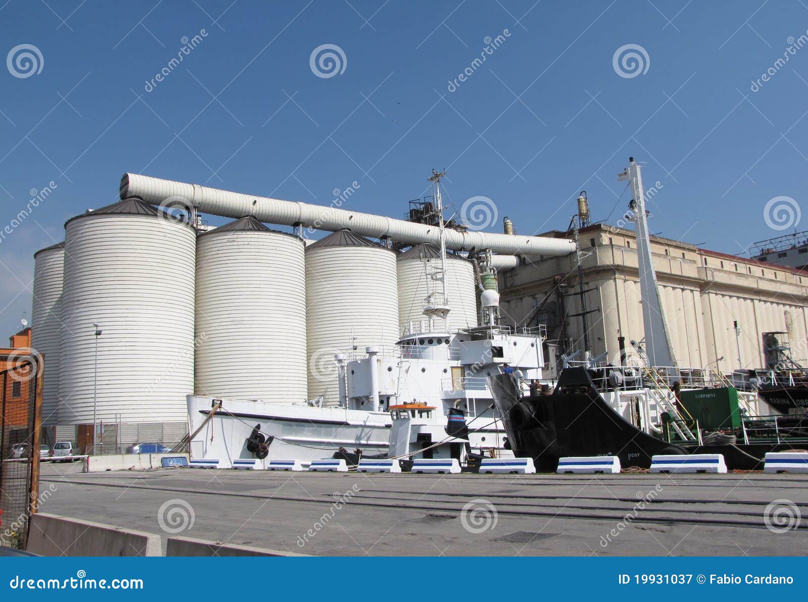 Silo and pipeline stock image. Image of storage, silo - 19931037