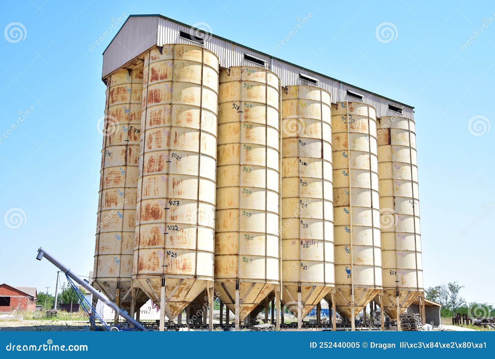 Silos - Supersized Containers Stock Image - Image of agriculture ...