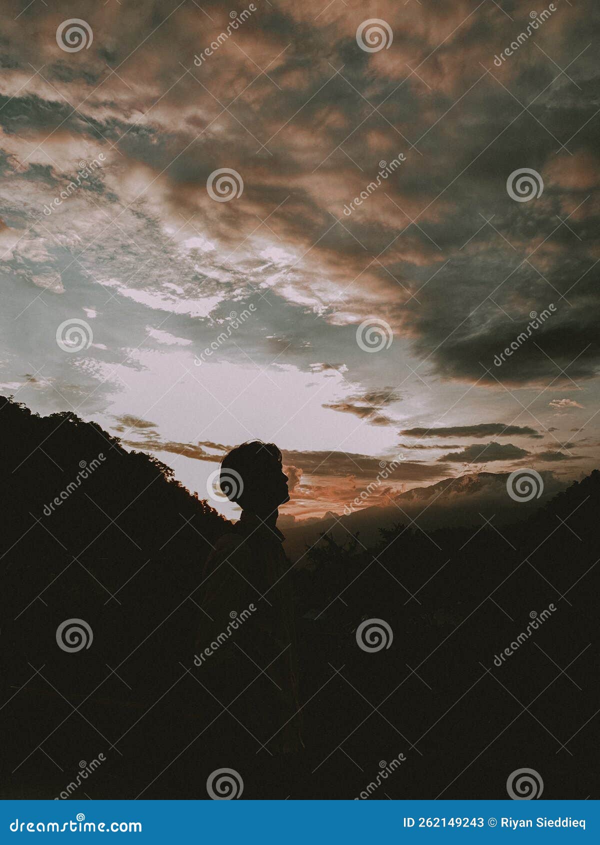 Silhouet in sunset stock image. Image of baruh, siluet - 262149243