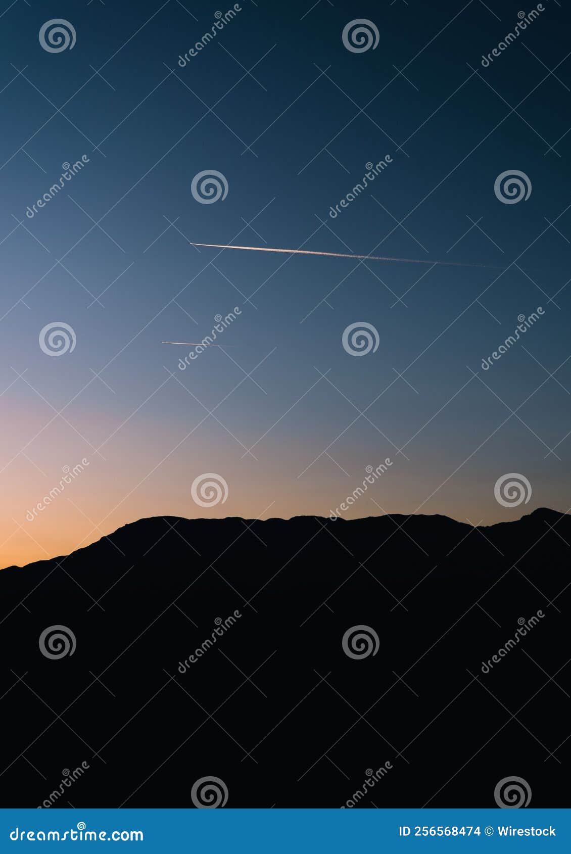 Silueta De Colinas Al Atardecer Foto de archivo - Imagen de vigas ...