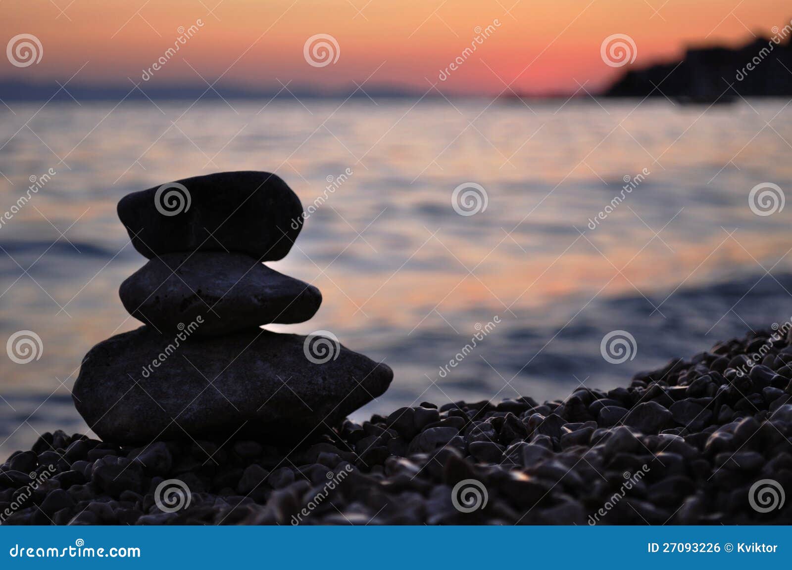 Silueta De Tres Rocas En La Playa Foto de archivo - Imagen de guijarro ...