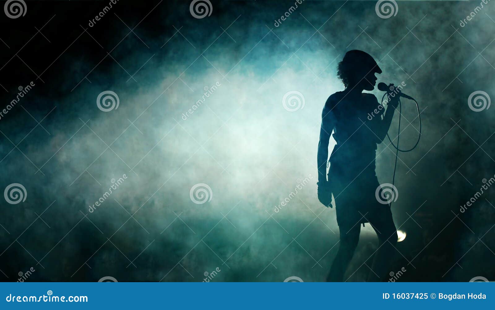 Silueta De Una Mujer Cantante Imagen de archivo - Imagen de ahumado ...