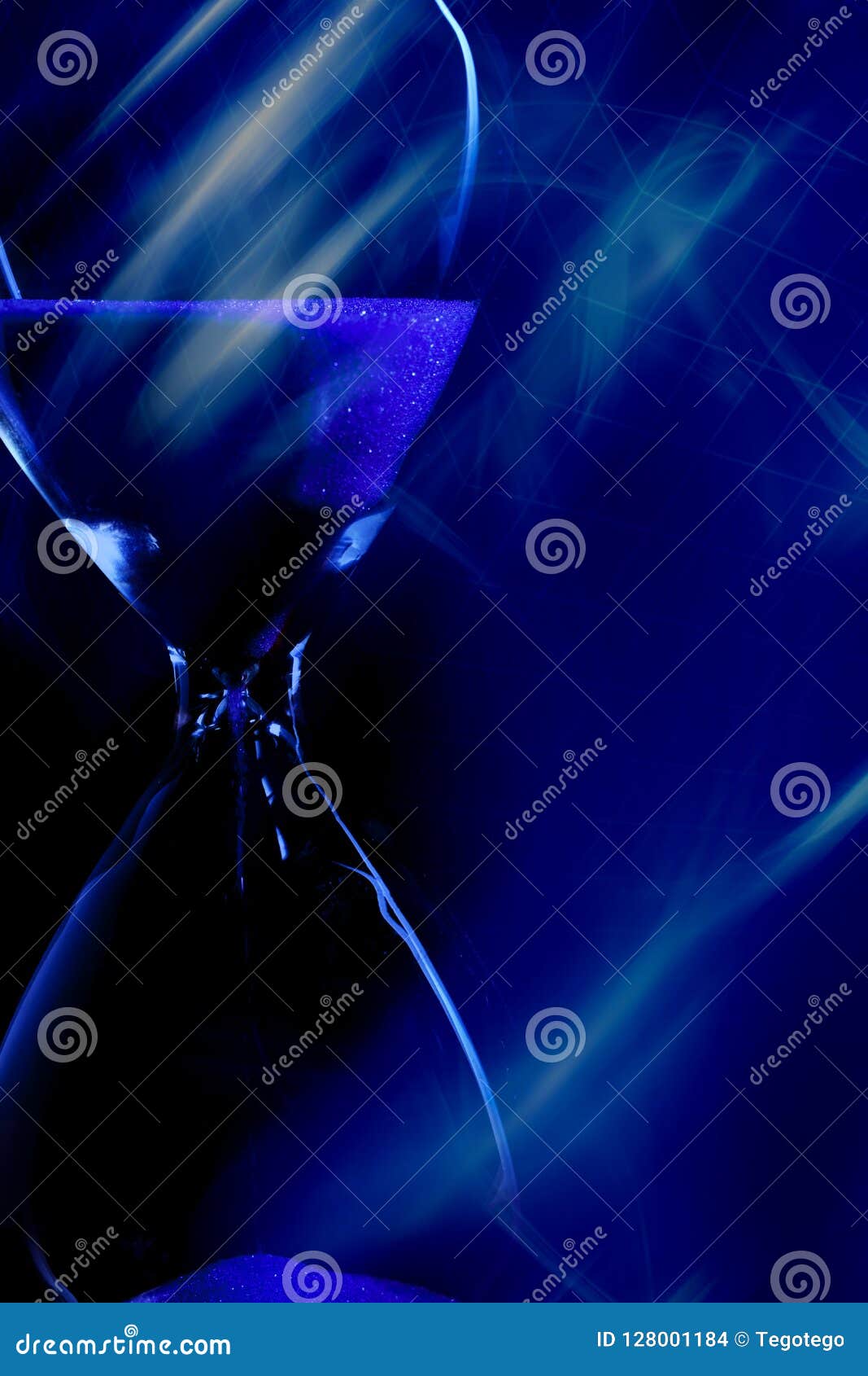 Silueta Del Azul Del Reloj De Arena Foto de archivo - Imagen de medio ...