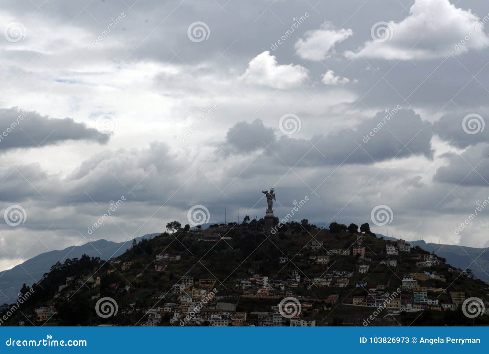 Silueta Del Pancillo En Quito, Ecuador Imagen de archivo - Imagen de ...