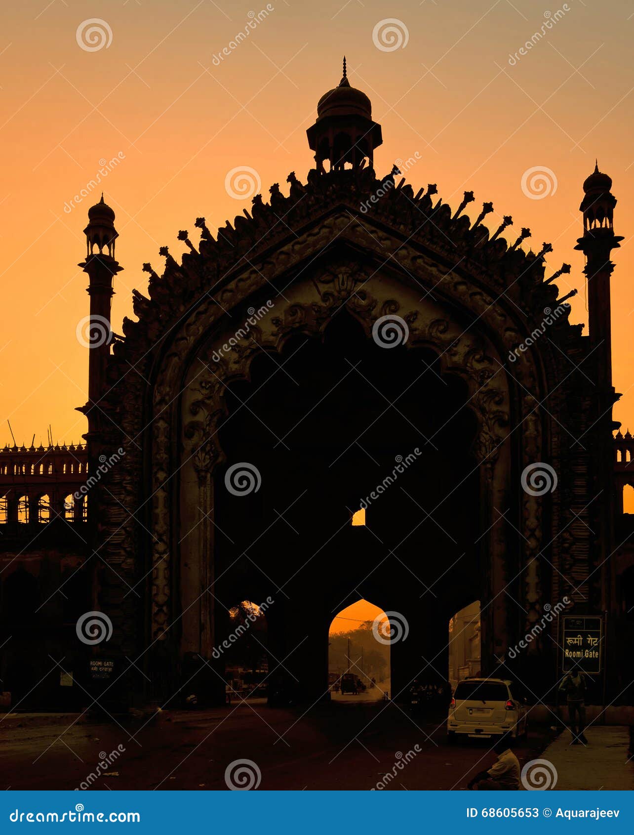 Silueta - Rumi Gate imagen de archivo. Imagen de monumento - 68605653