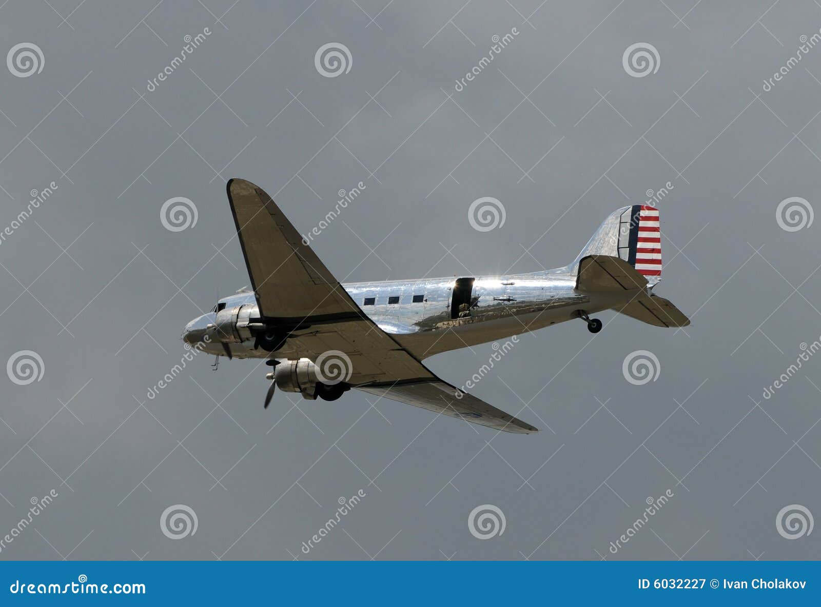 Silver airplane stock image. Image of aviation, obsolete - 6032227
