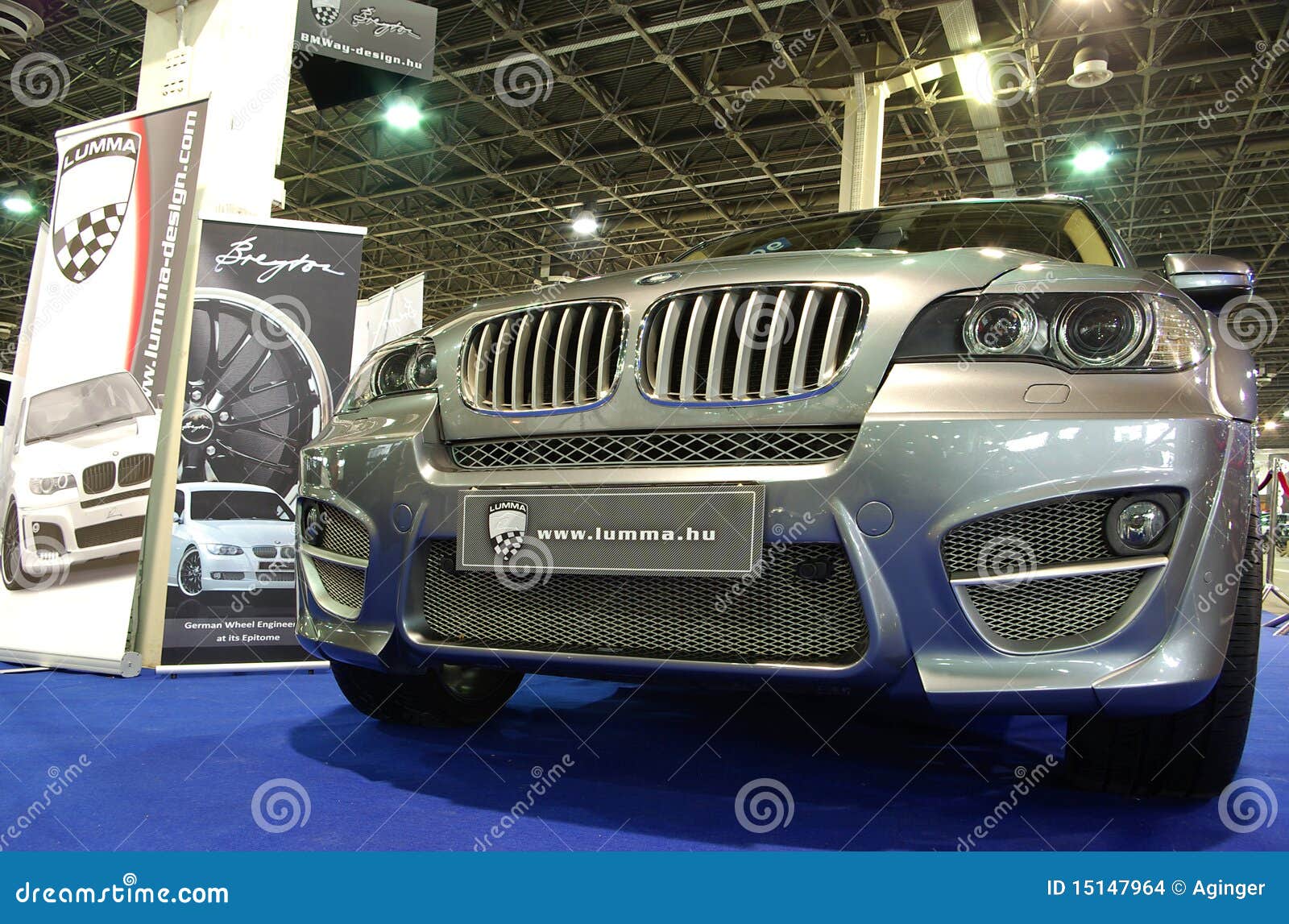 Modified Silver Toyota Kijang Lgx Minivan In The Elite Showcase 2024 ...