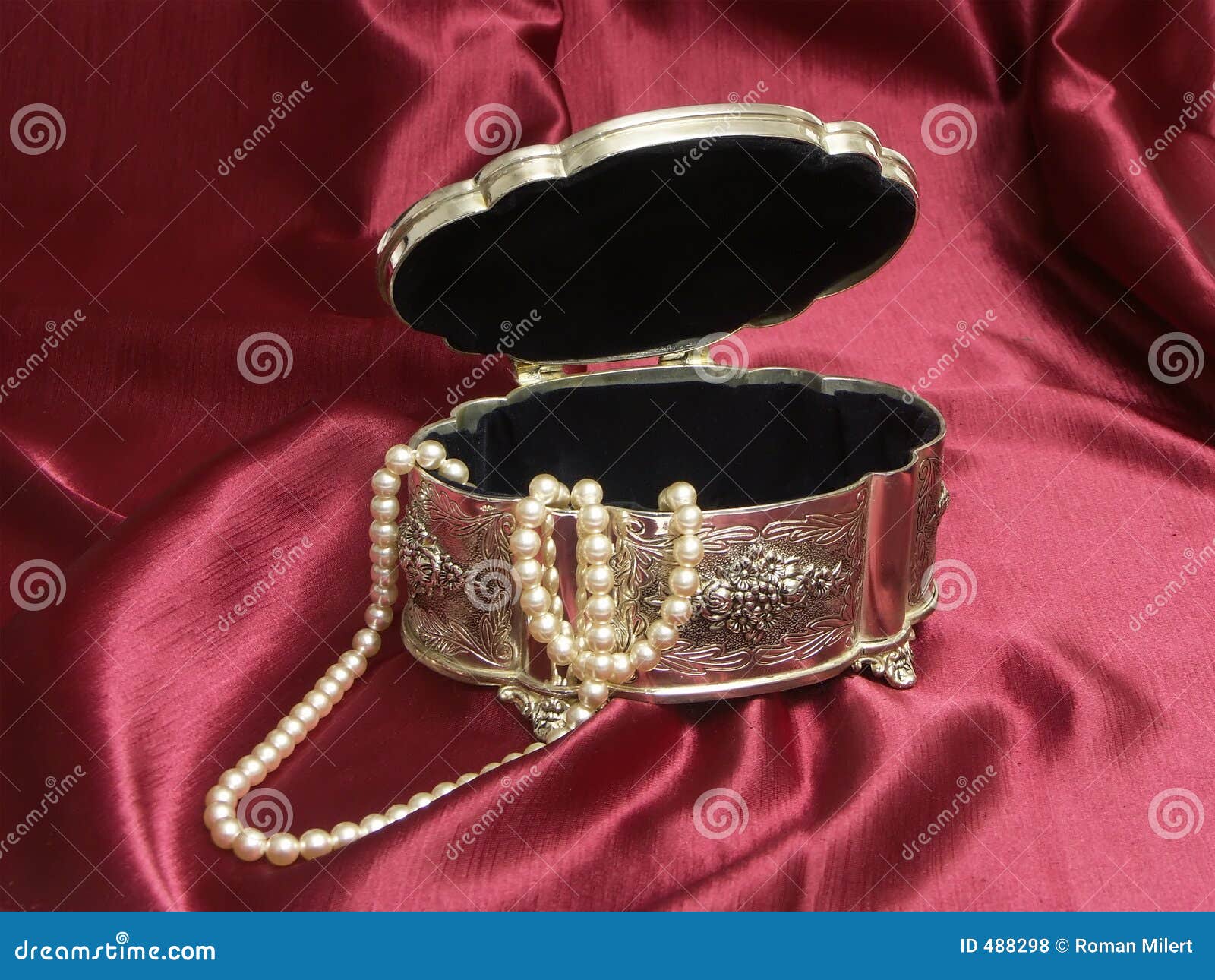 Silver Case with String of Pearls Stock Photo - Image of love, beauty ...