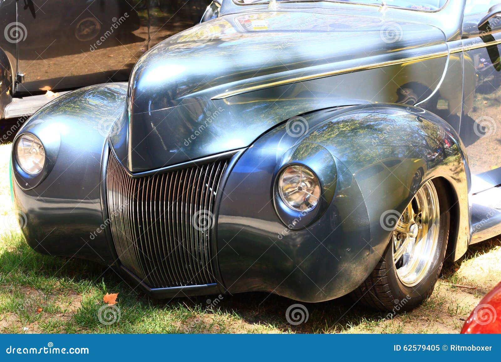 Silver classic car editorial image. Image of muscle, displayed - 62579405