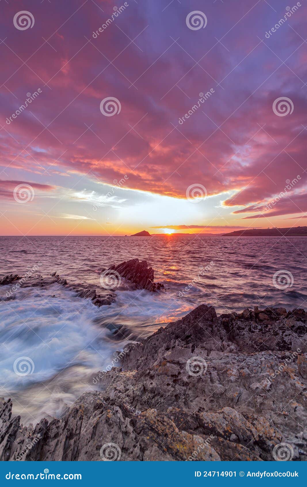 Silver Cove, Devon stock image. Image of tide, cove, seascape - 24714901