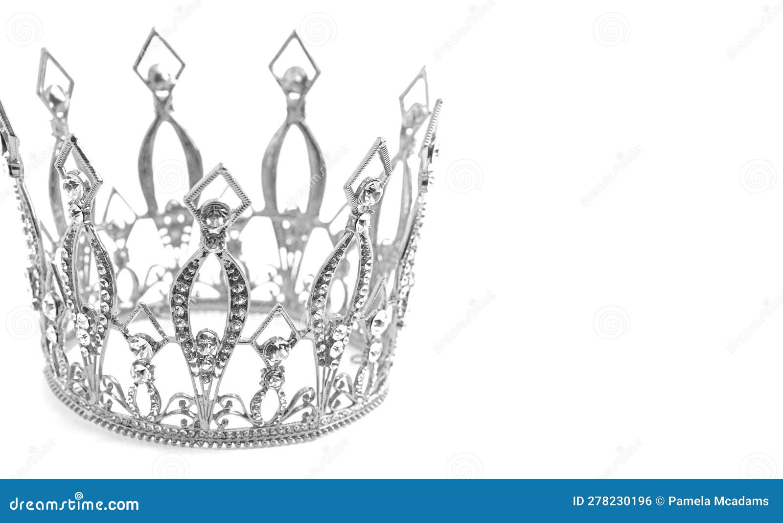 Small Silver Crown Isolated on a White Background Stock Illustration ...