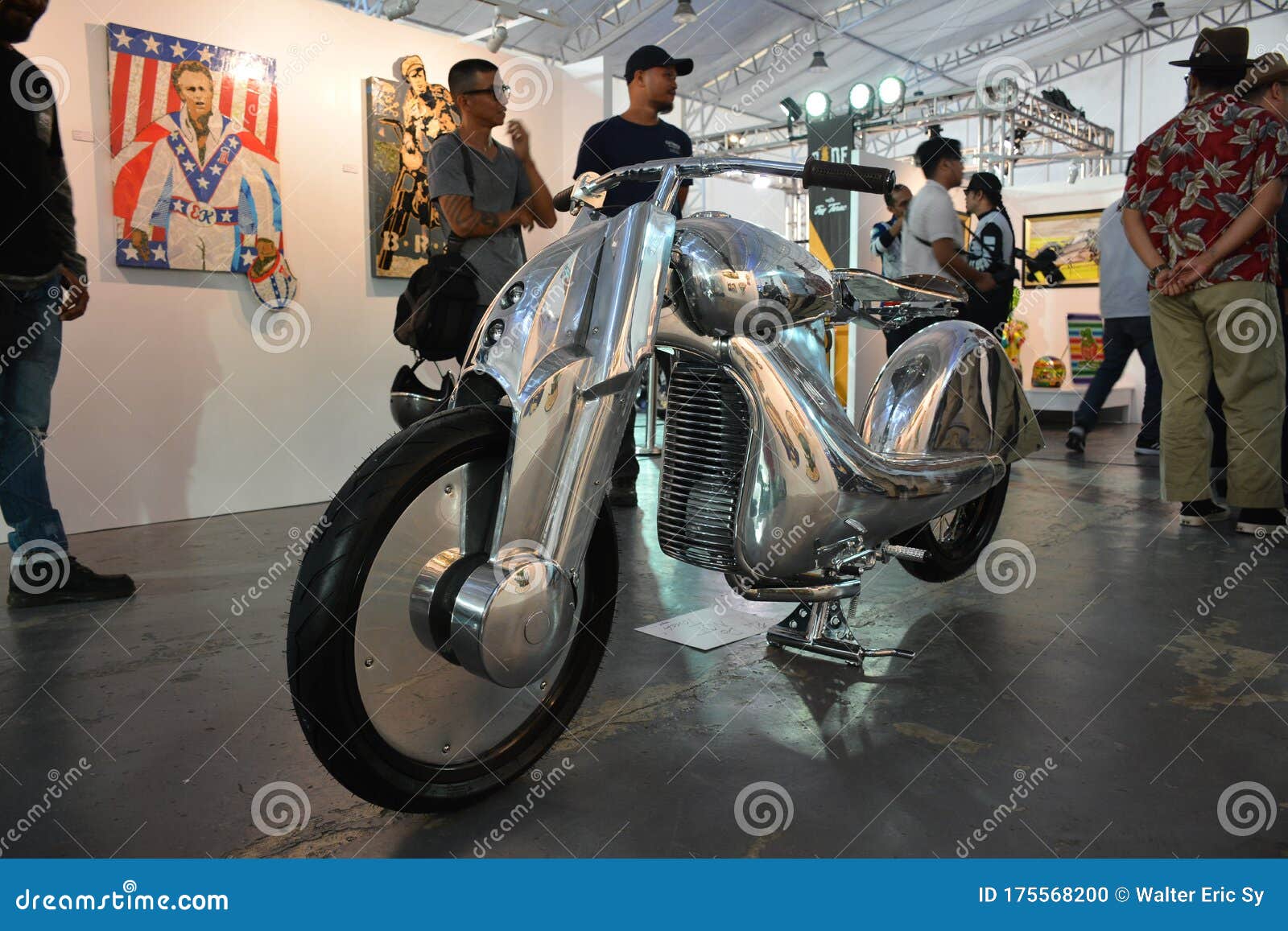 Silver Customized Motorcycle at 2nd Ride Ph in Pasig, Philippines ...