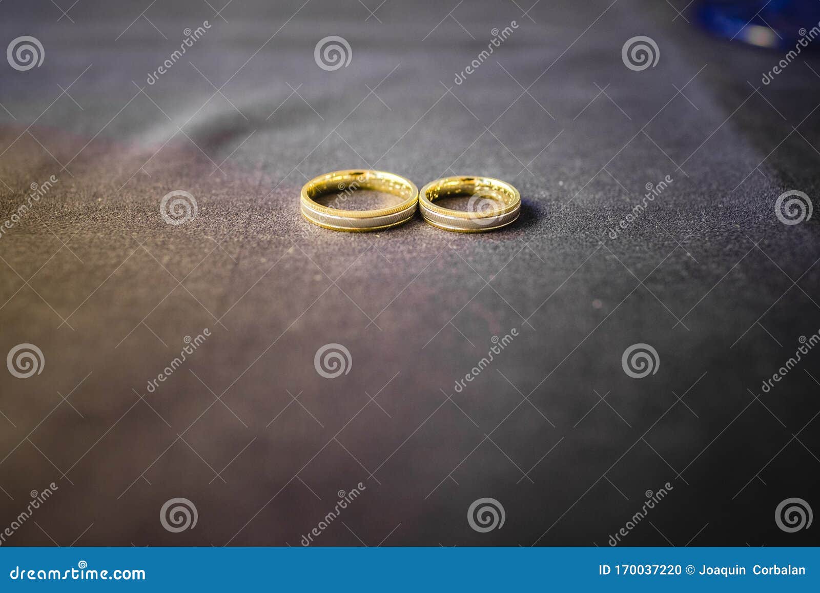 Silver and Gold Wedding Rings Stock Photo - Image of brilliant, love ...