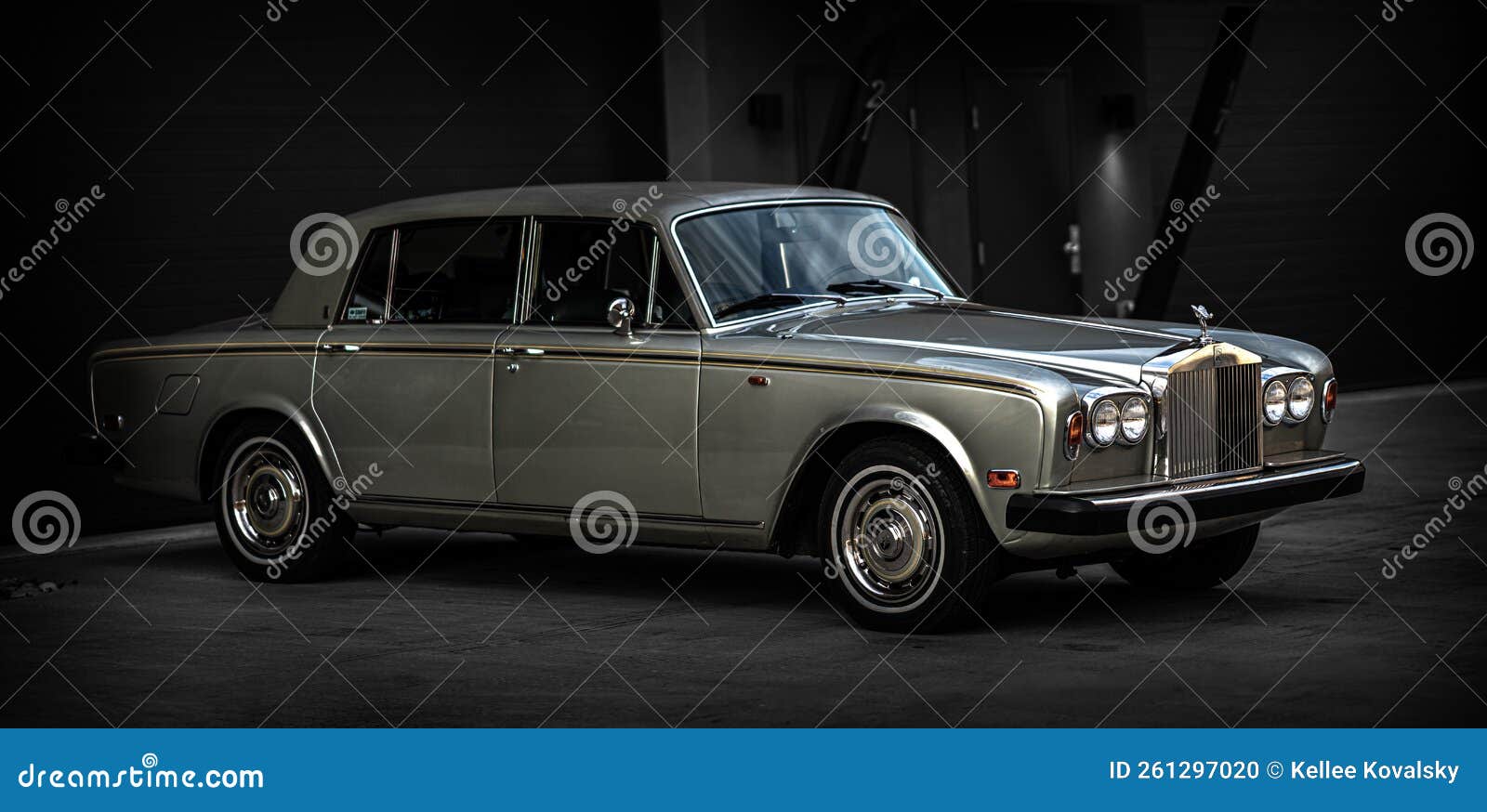 1975 Silver Shadow Rolls-Royce Side View Editorial Image - Image of ...