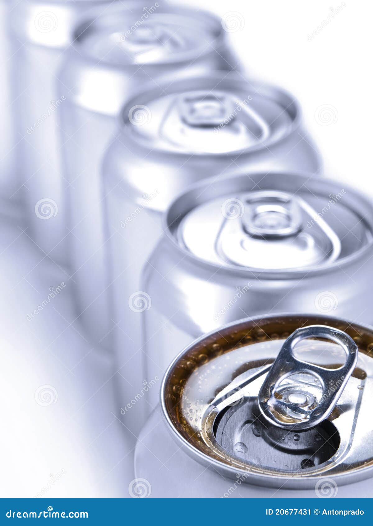 Silver Soda Cans Stock Photos - Download 1,132 Royalty Free Photos