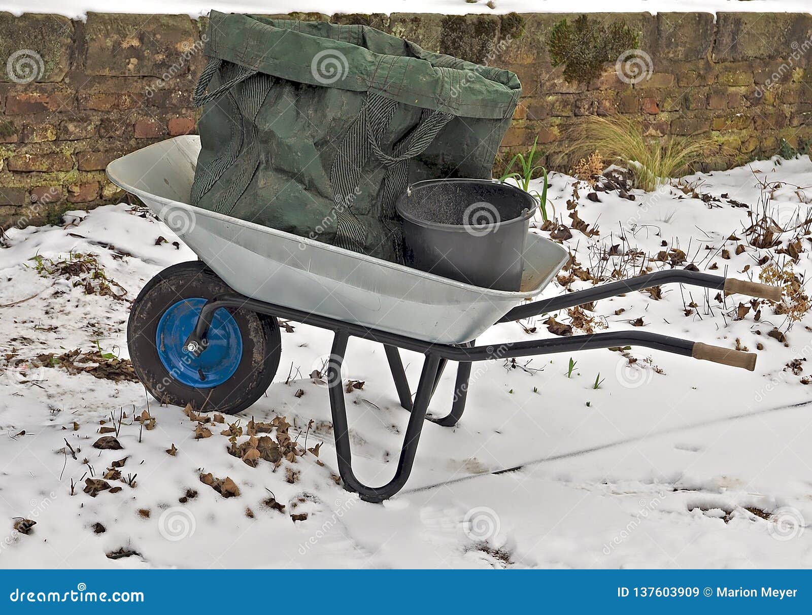 Silver Wheelbarrow in the Snow Stock Image - Image of garden, object ...