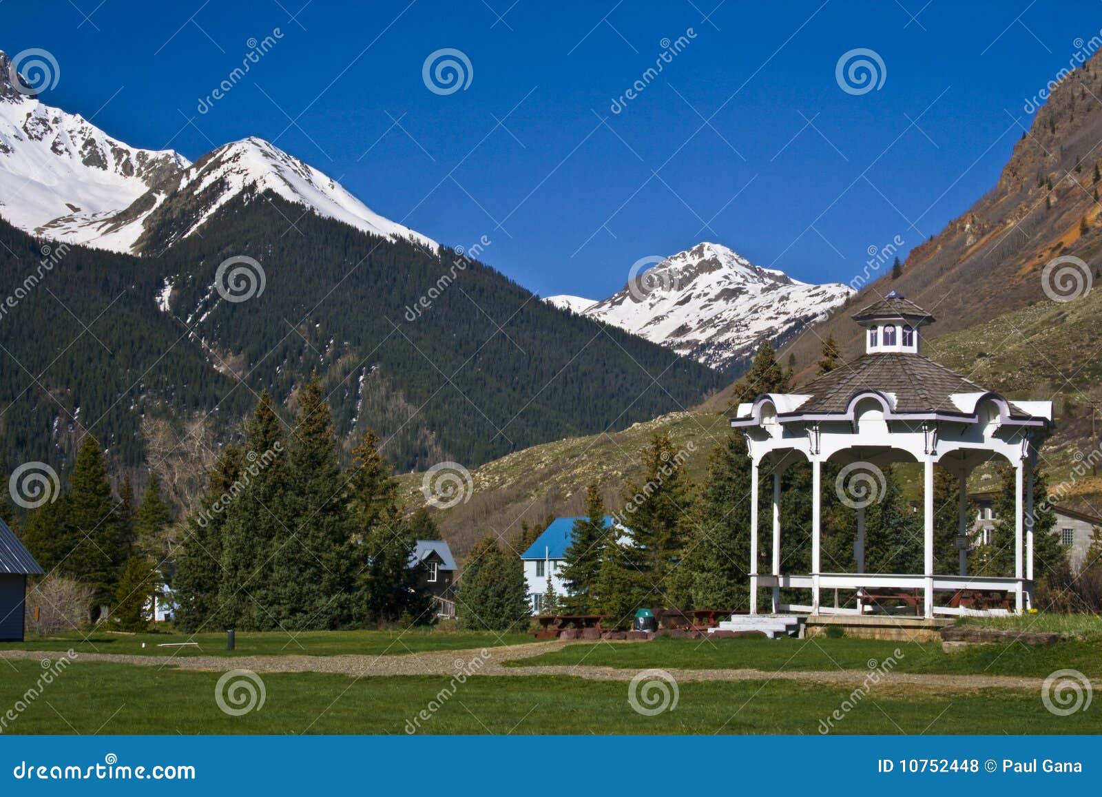 Silverton 2 stock photo. Image of field, small, snow - 10752448