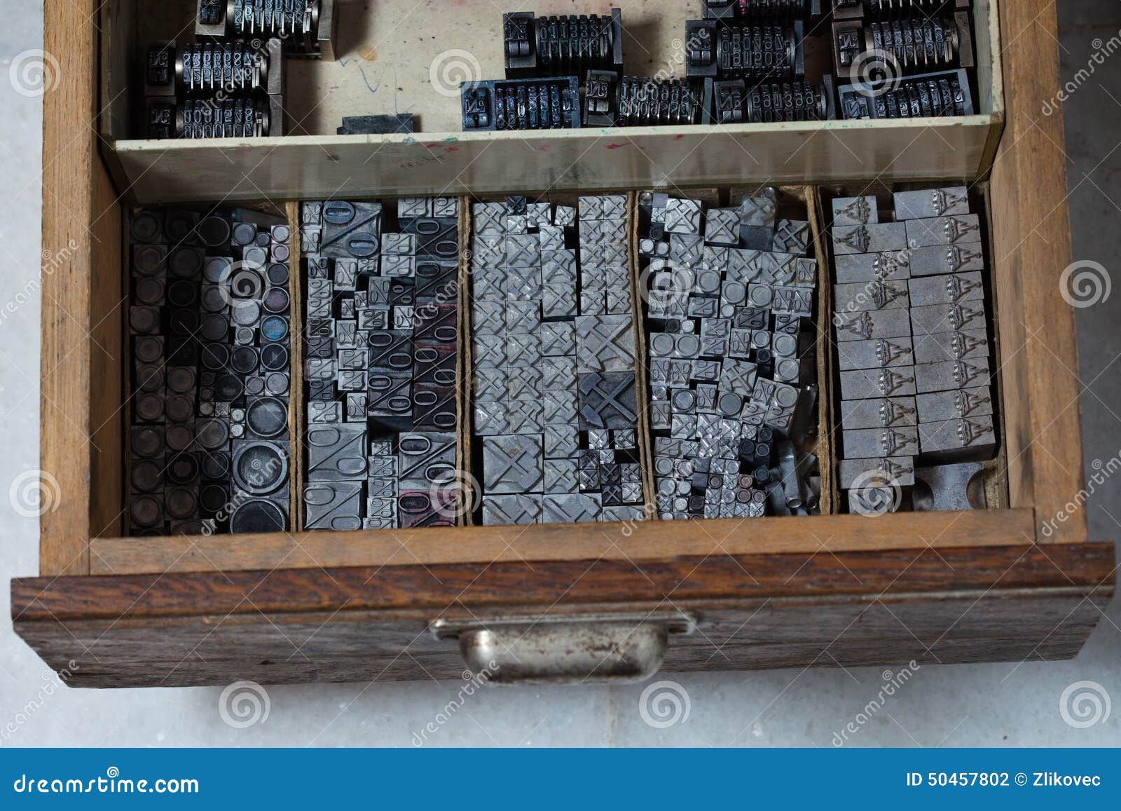 Simboli Del Torchio Tipografico Del Metallo Fotografia Stock - Immagine ...