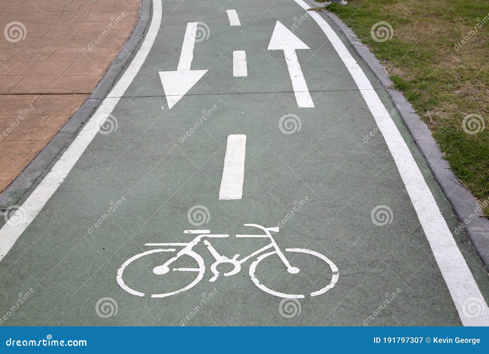 Simboli Di Freccia Sulla Corsia Immagine Stock - Immagine di simbolo ...